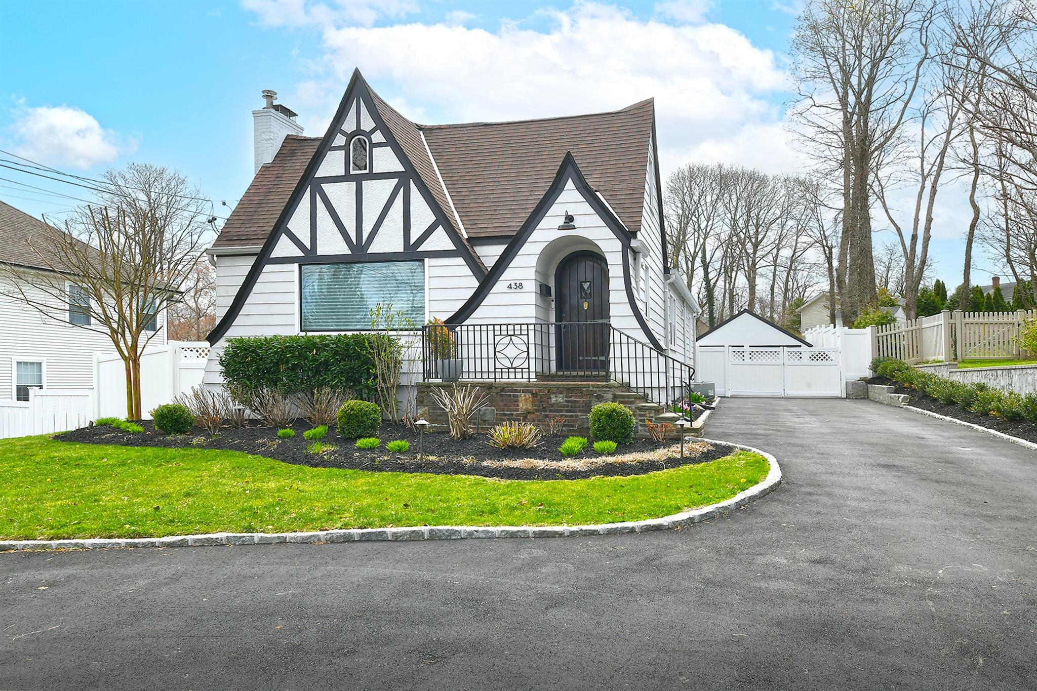 438 W Main Street, Huntington, NY 11743 | MLS #846672