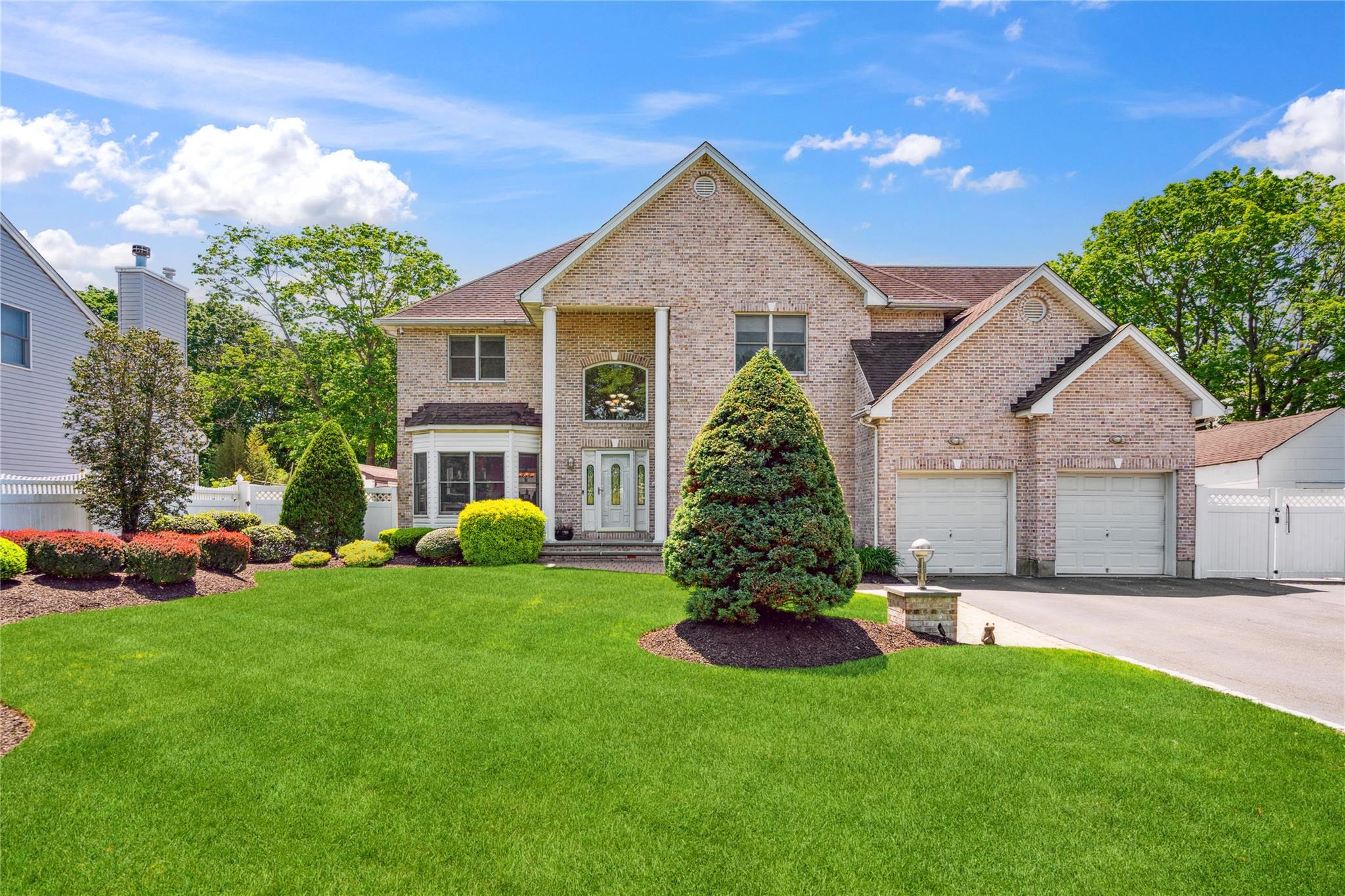 4 MILLENNIUM CT, BOHEMIA, NY 11716 | 858225 | Douglas Elliman