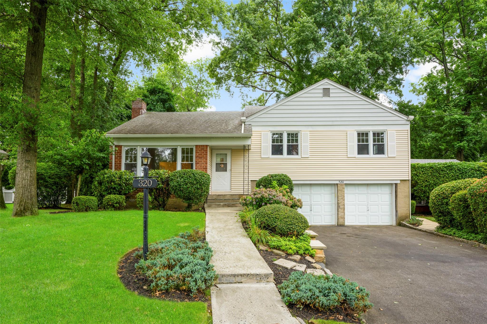 320 Stuart Drive, New Rochelle, NY 10804 | MLS #859132