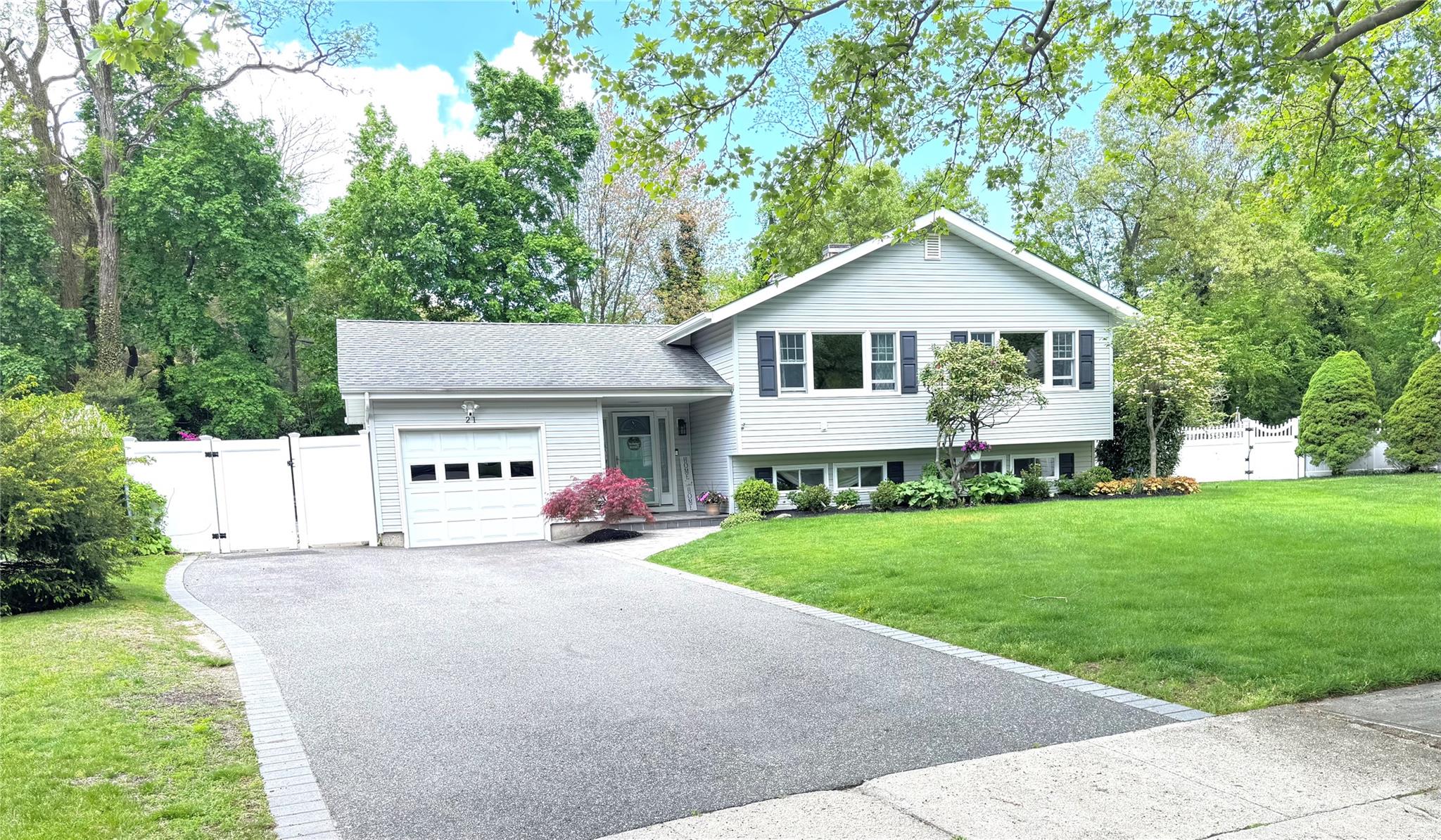 21 Salisbury Drive N, East Northport, NY 11731 | MLS #860325