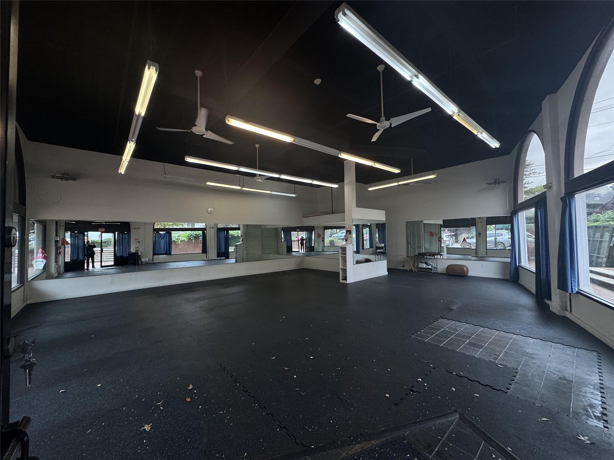 25 CUTTERMILL RD, GREAT NECK, NY 11021 | 862251 | Douglas Elliman