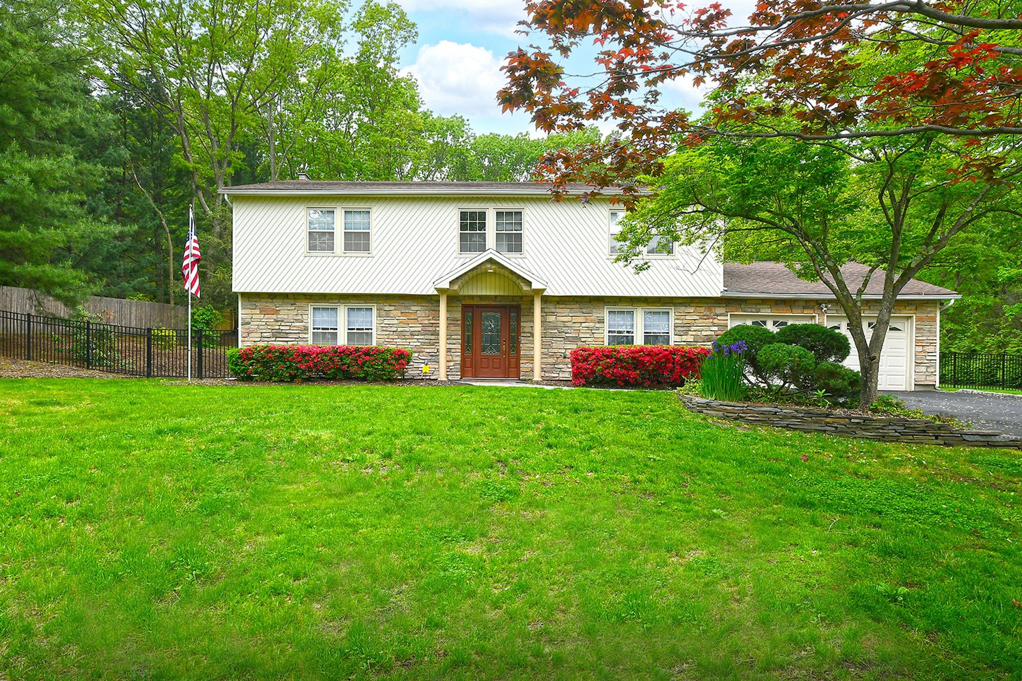 112 Stonehurst Lane, Dix Hills, NY 11746 | MLS #863606