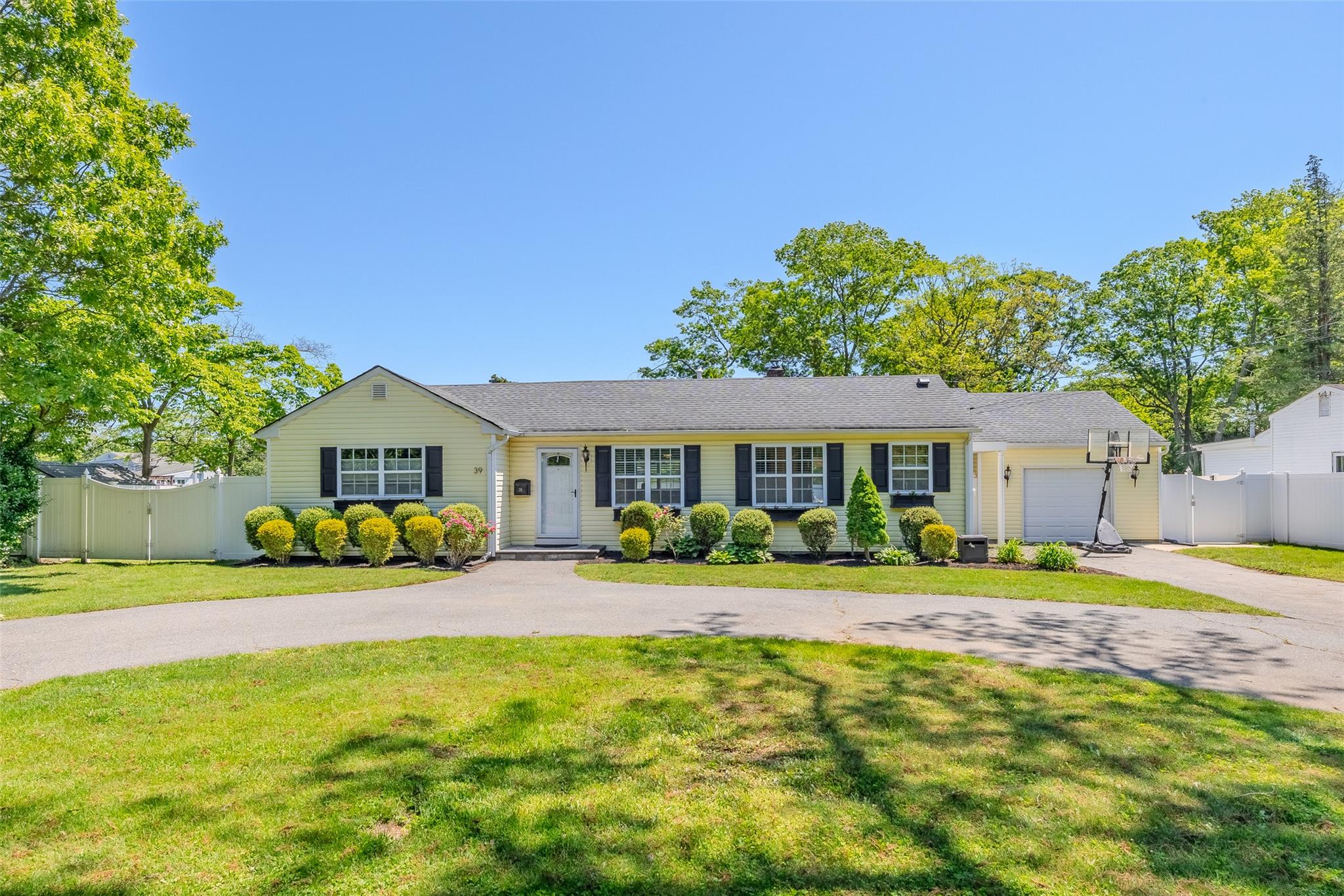 39 Harned Road, Commack, NY 11725 | MLS #867447