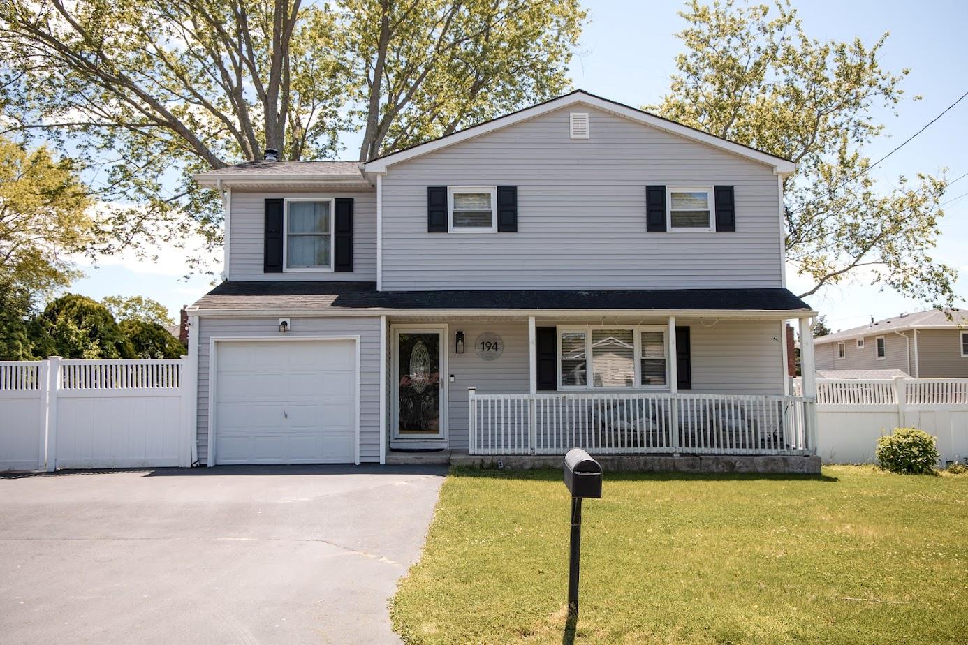 194 Helen Street, Holbrook, NY 11741 | MLS #867539