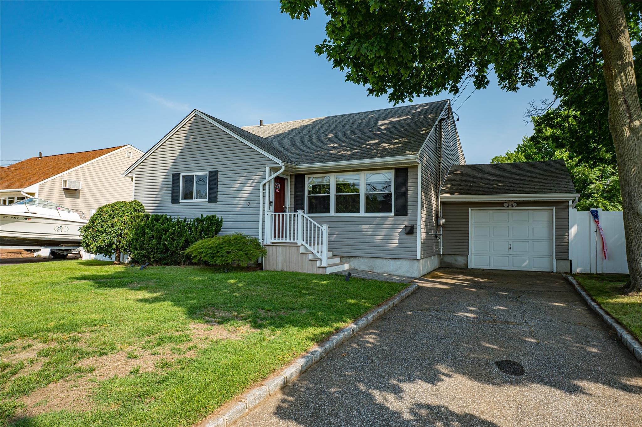 17 Abbott Street, West Babylon, NY 11704 | MLS #877455