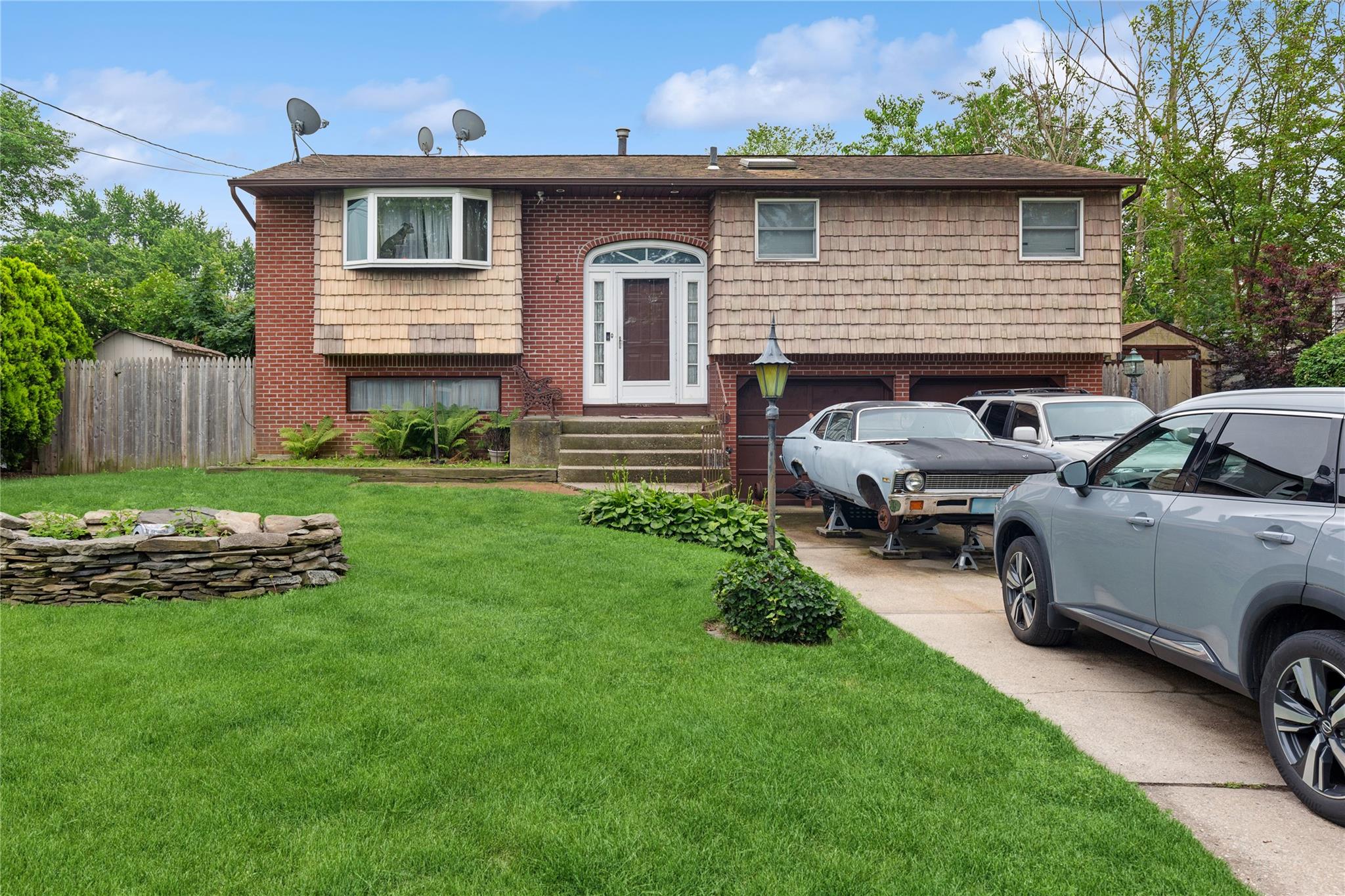 18 BERKELEY AVE, SELDEN, NY 11784 | 879468 | Douglas Elliman