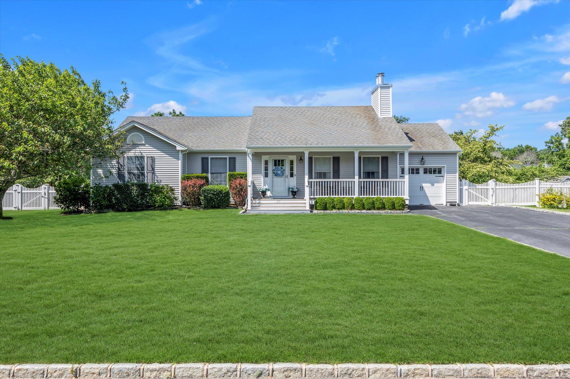 97 VINEYARD WAY, AQUEBOGUE, NY 11931 | 885884 | Douglas Elliman