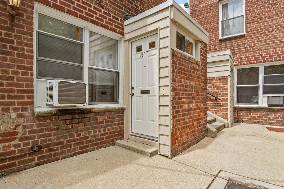 81 Edwards Street # T, Roslyn Heights, NY 11577 | MLS #886912