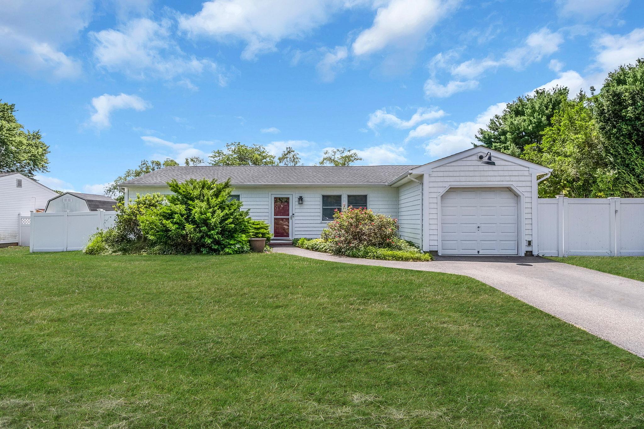 89 Rustic Avenue, Medford, NY 11763 | MLS #892373