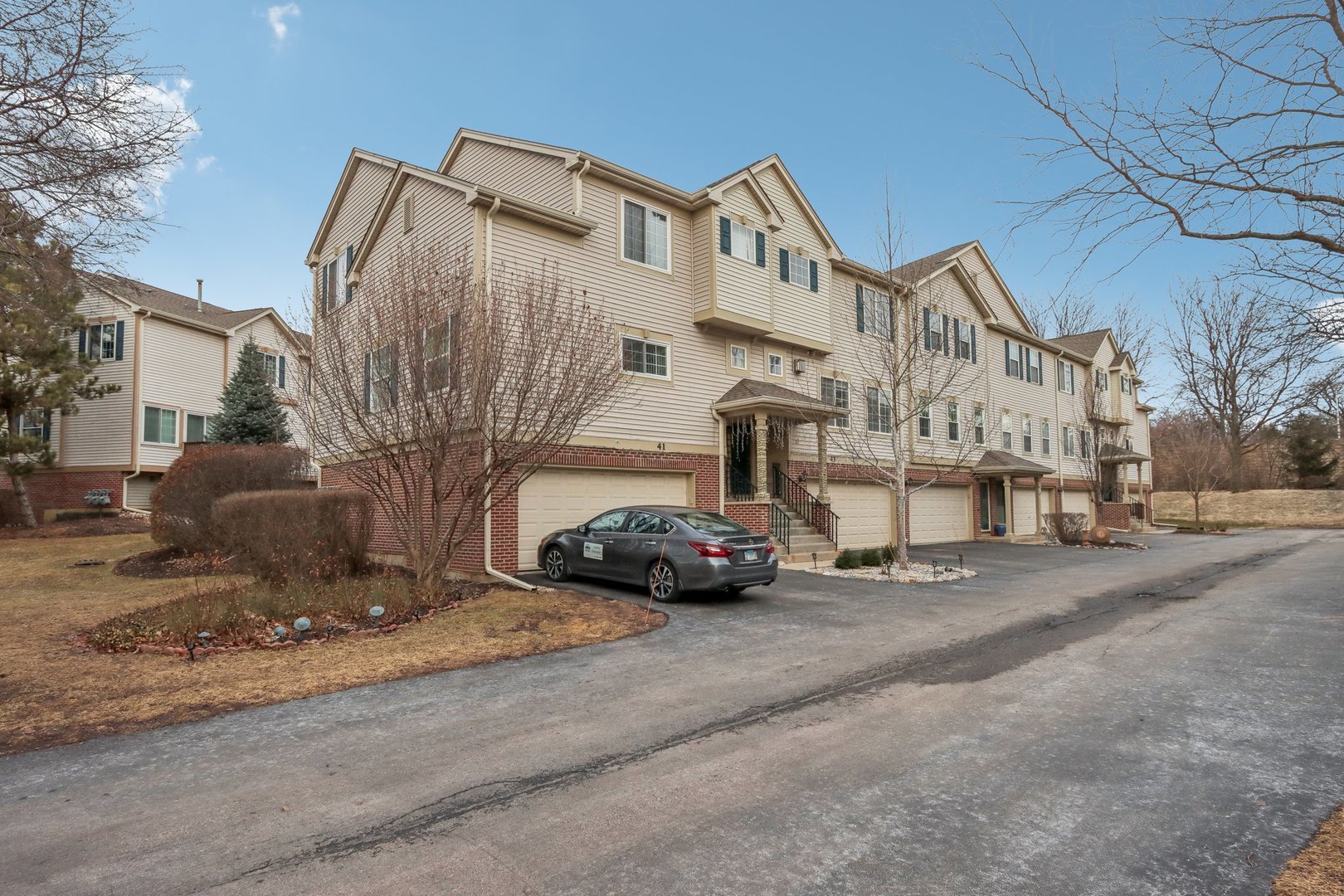 43 Monarch Drive #302 For Sale, Streamwood, IL 60107 Condo | ByOwner