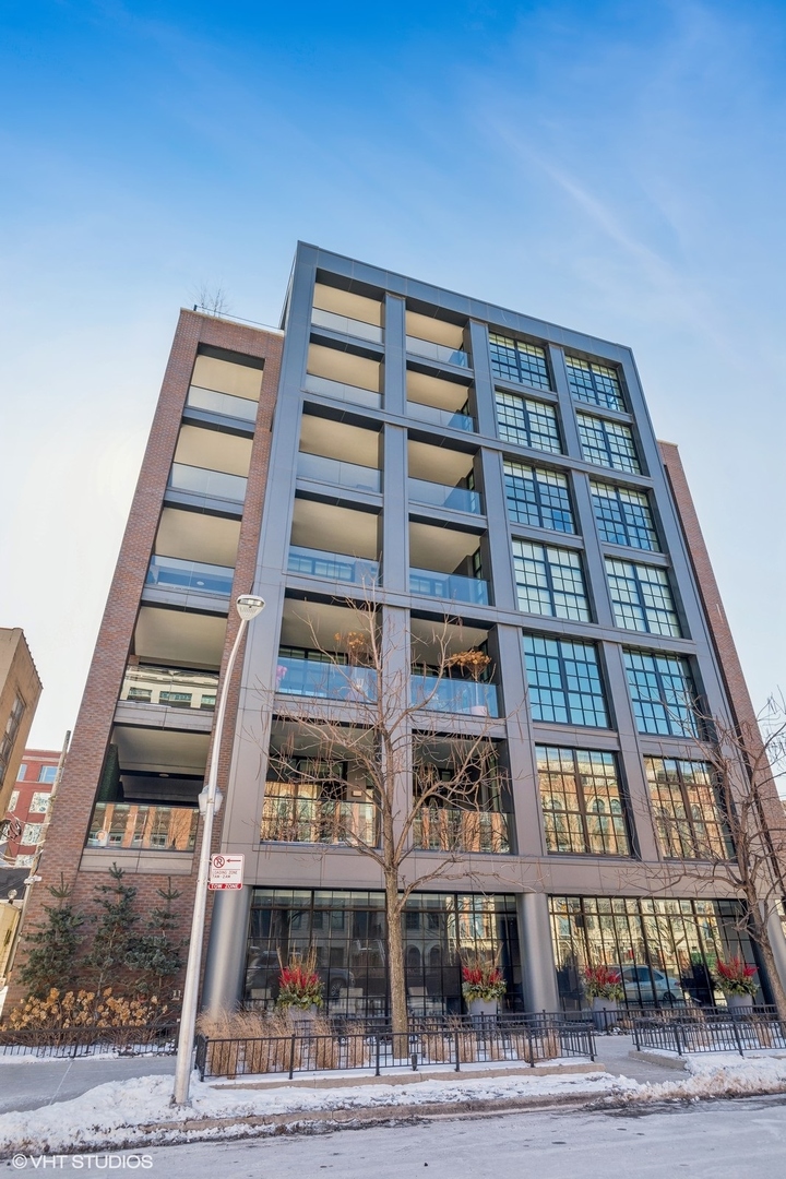 351 W Huron Street #4 For Sale, Chicago, IL 60654 Condo | ByOwner