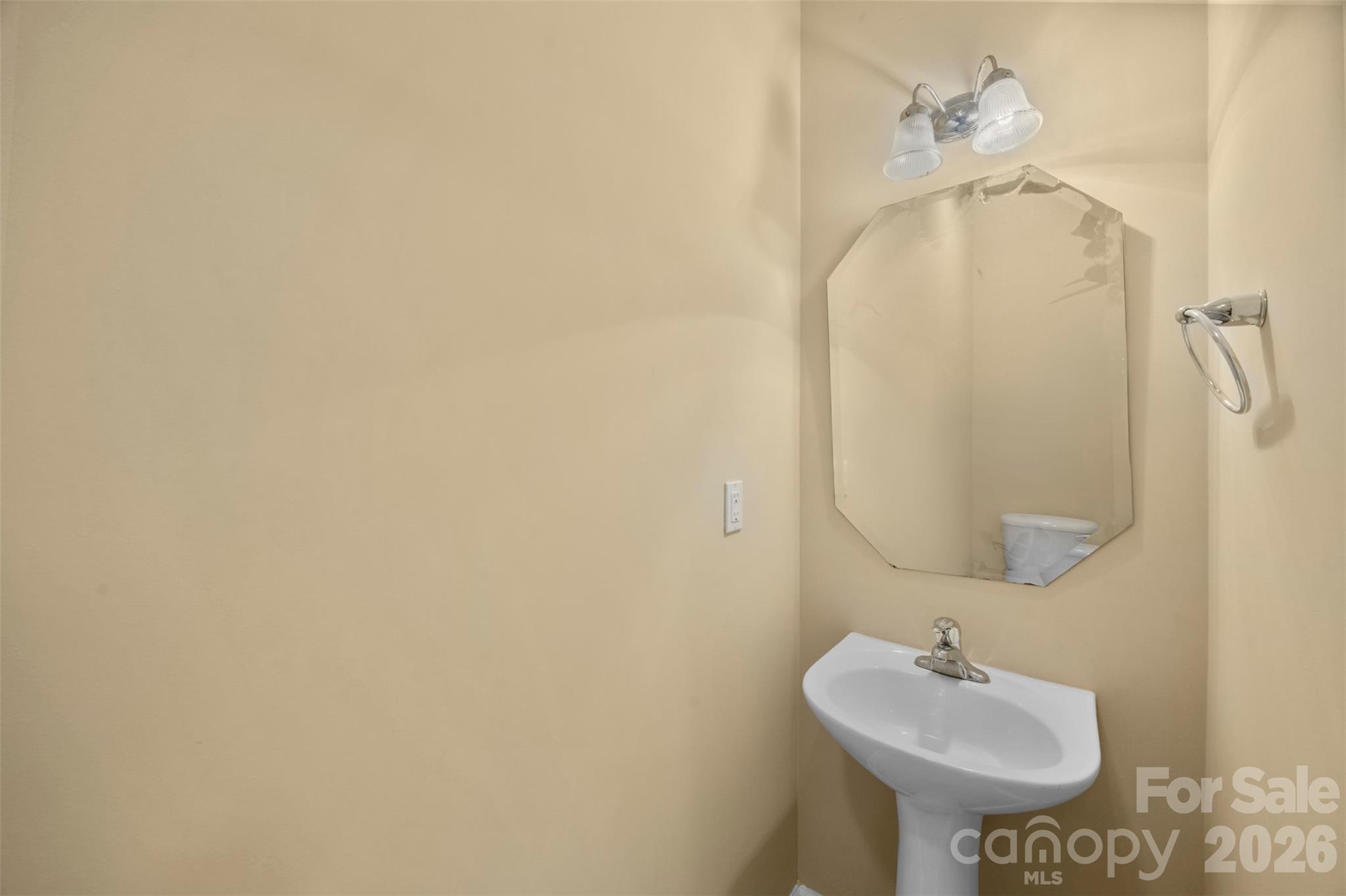 Home for sale at 1831 Yaupon Road, Charlotte, NC — photo 10 of 39
