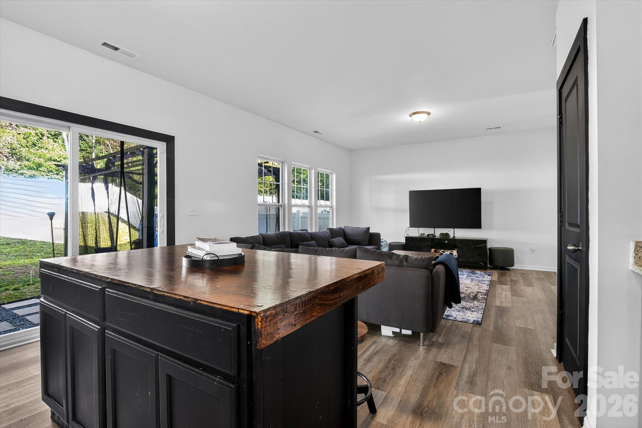 Photo 16 of 548 Kingsway Circle, Charlotte, NC