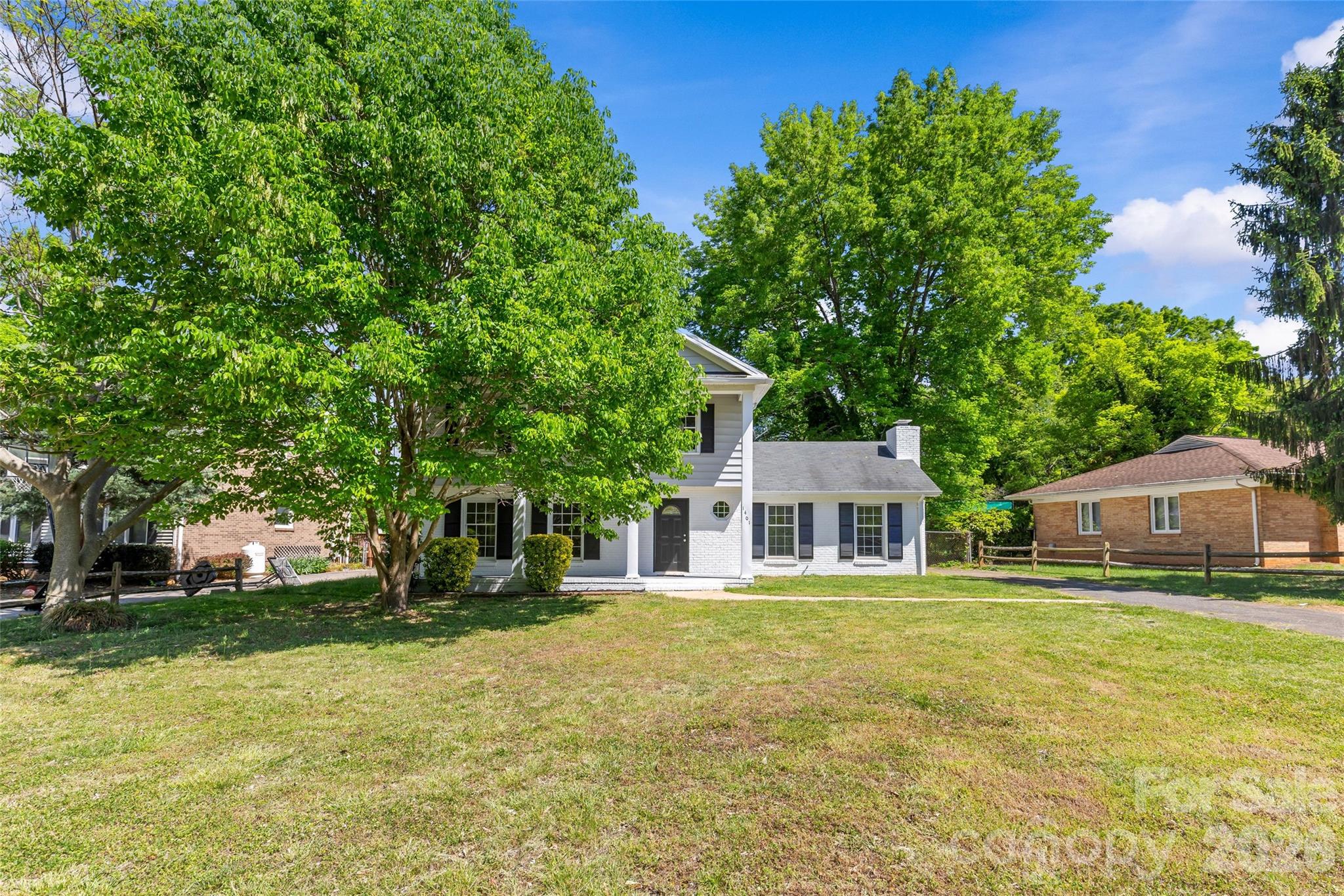 Photo 4 of 1401 Cedarwood Lane, Charlotte, NC