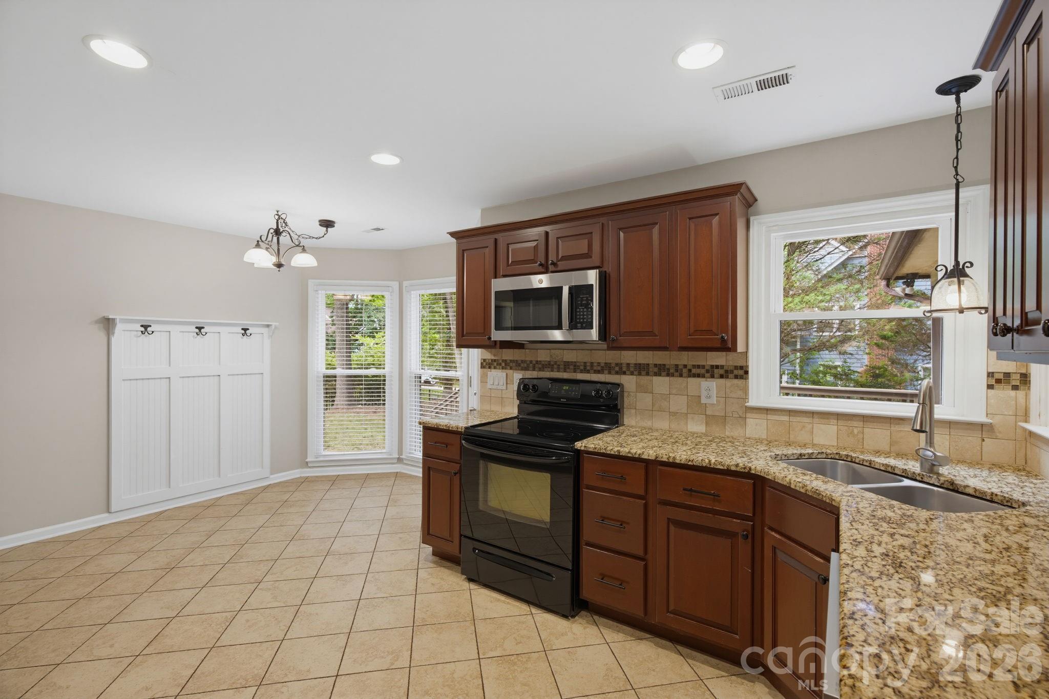 Home for sale at 6632 Elmstone Drive, Charlotte, NC — photo 9 of 38