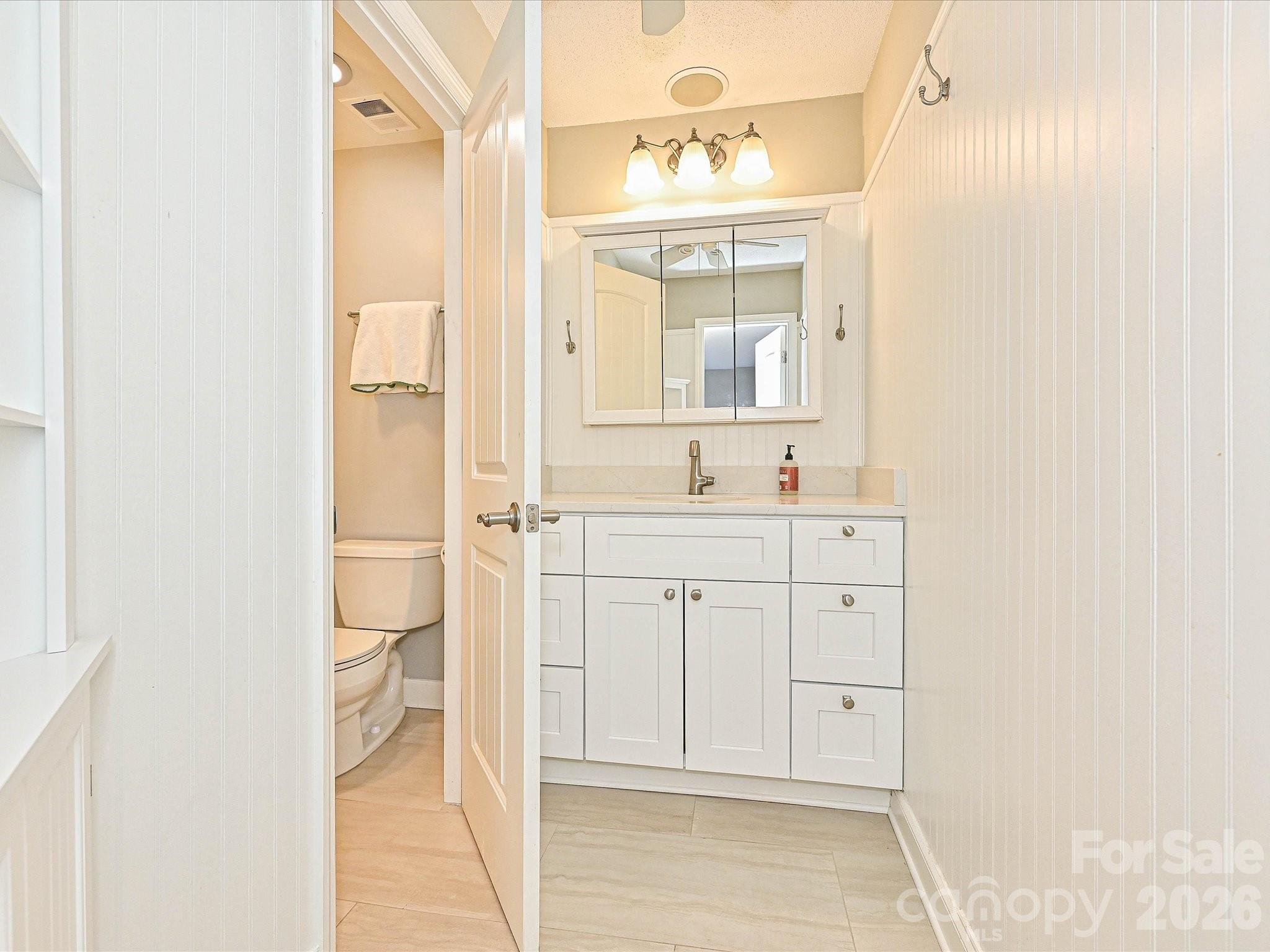 Photo 17 of 4611 Hedgemore DriveJ, Charlotte, NC