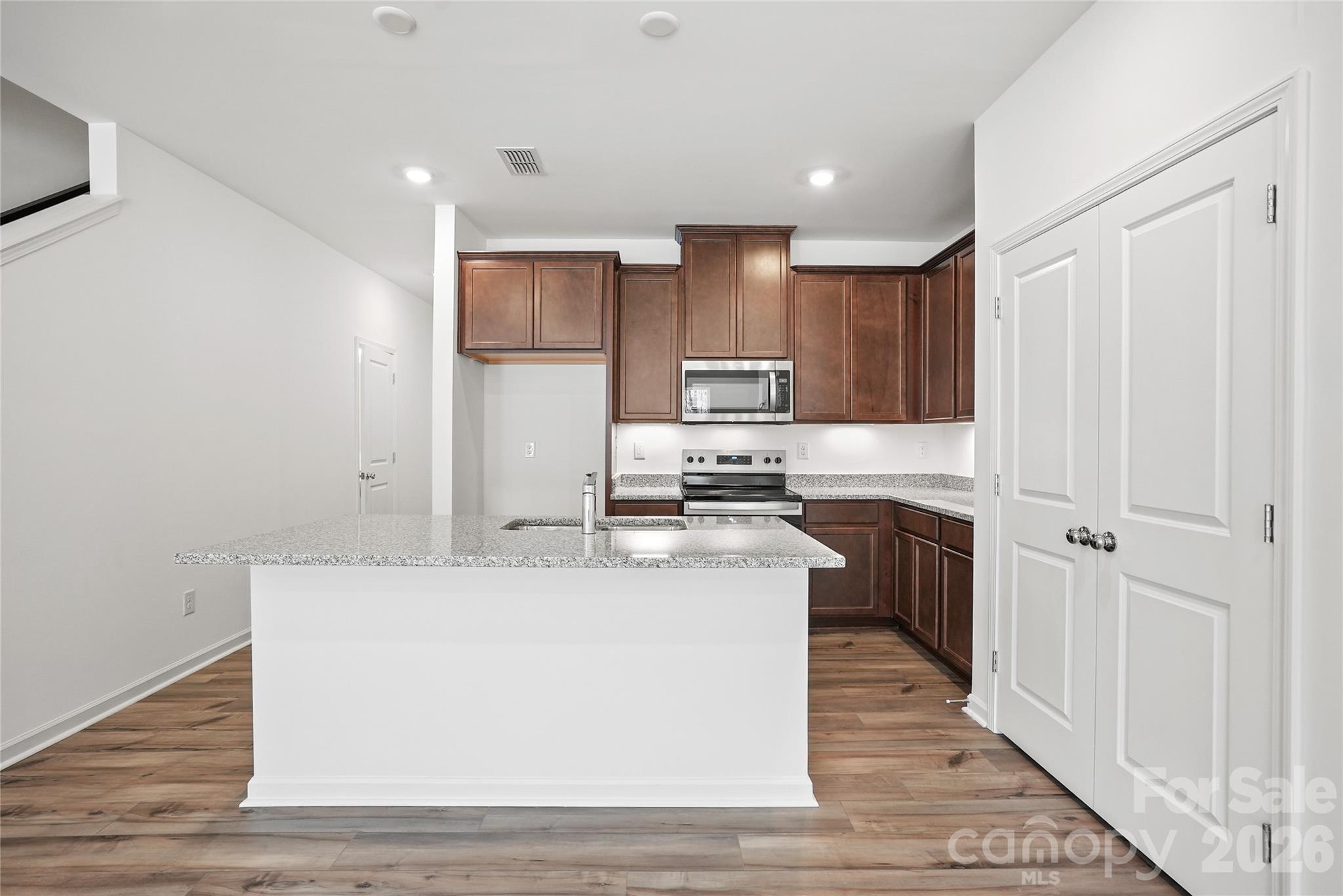 Photo 5 of 11916 Oak Street, Charlotte, NC