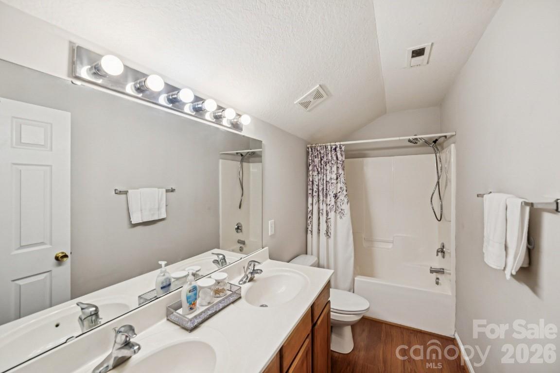 Photo 22 of 2731 Meadow Knoll Drive, Charlotte, NC