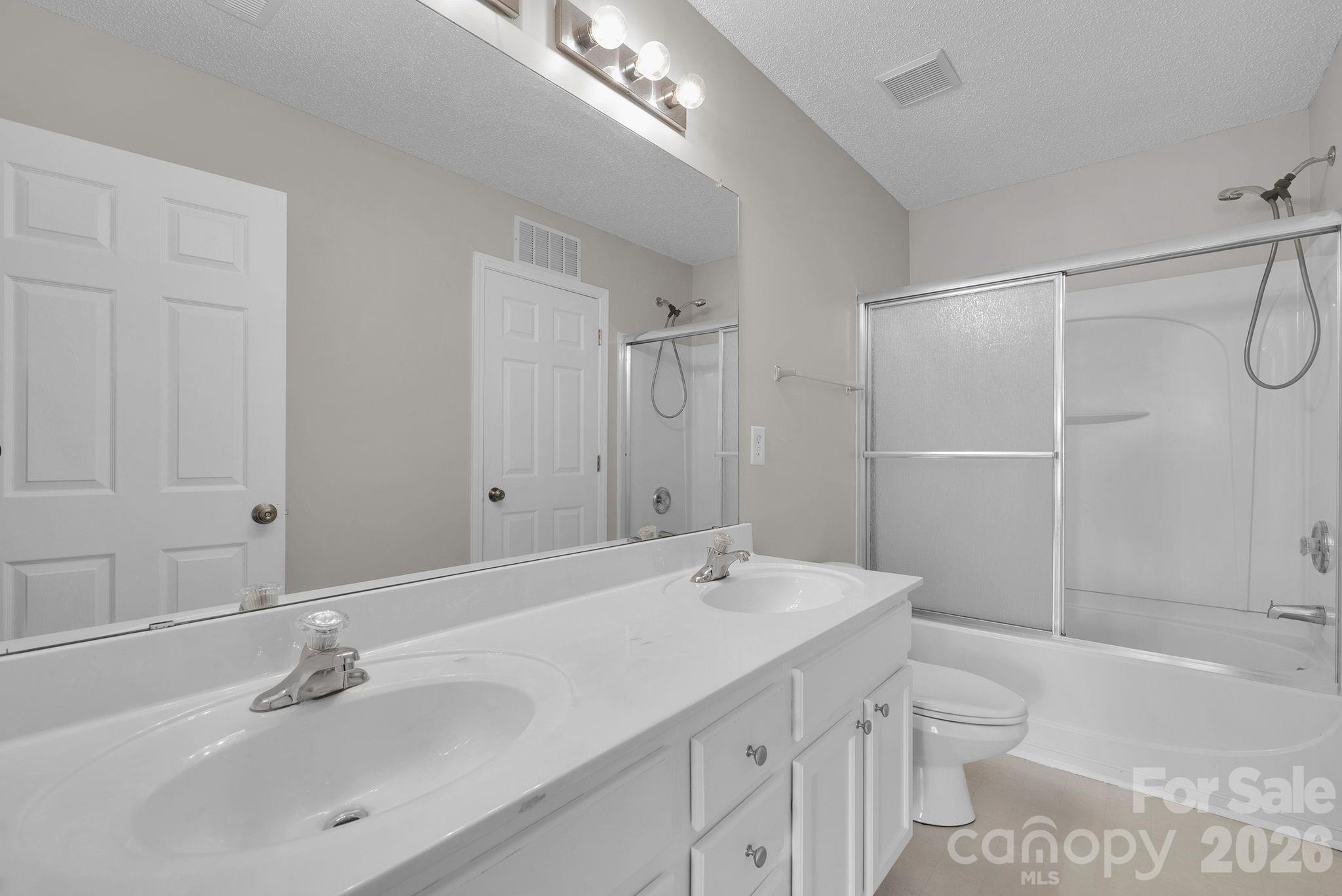 Photo 13 of 17039 Greenlawn Hills Court, Charlotte, NC