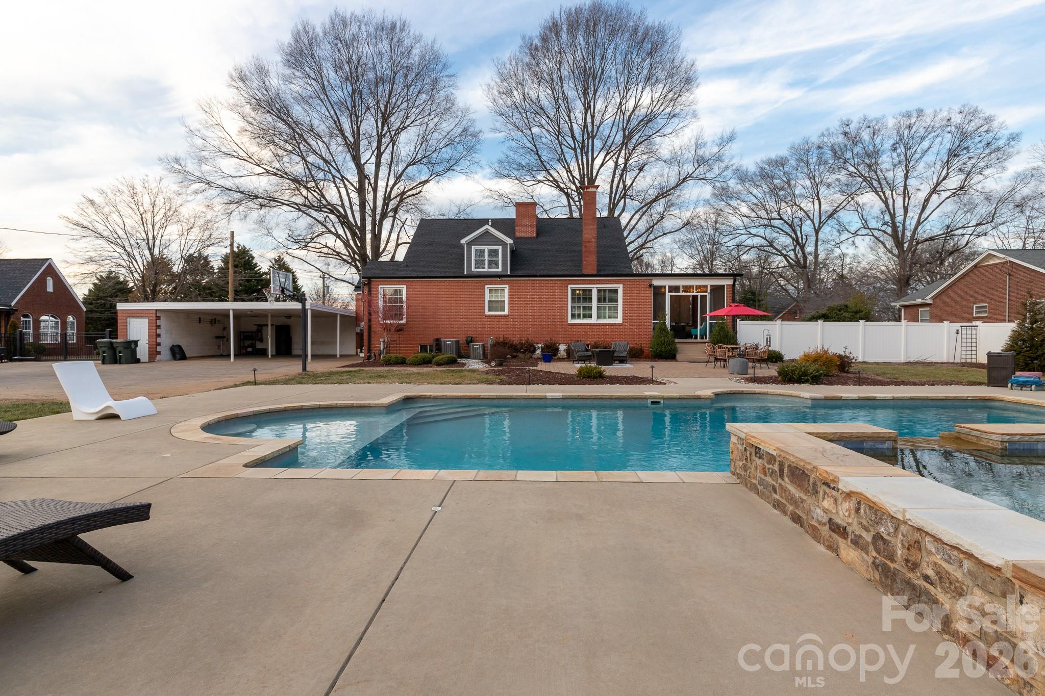 Home for sale at 813 W Mountain Street, Kings Mountain, NC — photo 6 of 38