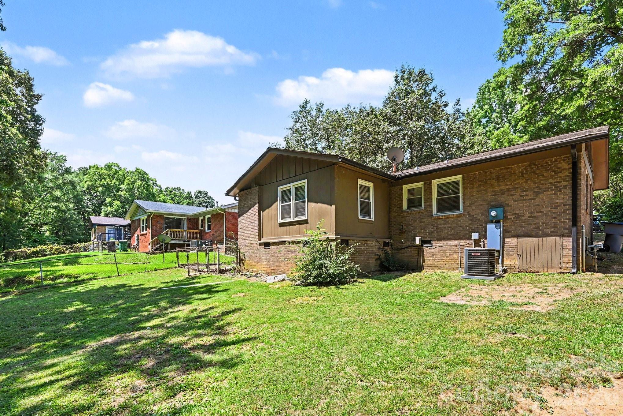 Photo 15 of 1126 Claremont Road, Charlotte, NC