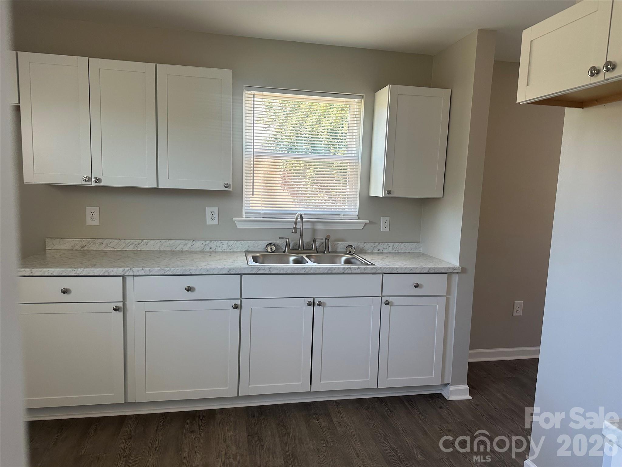 Photo 8 of 509 Skipwith Place, Charlotte, NC