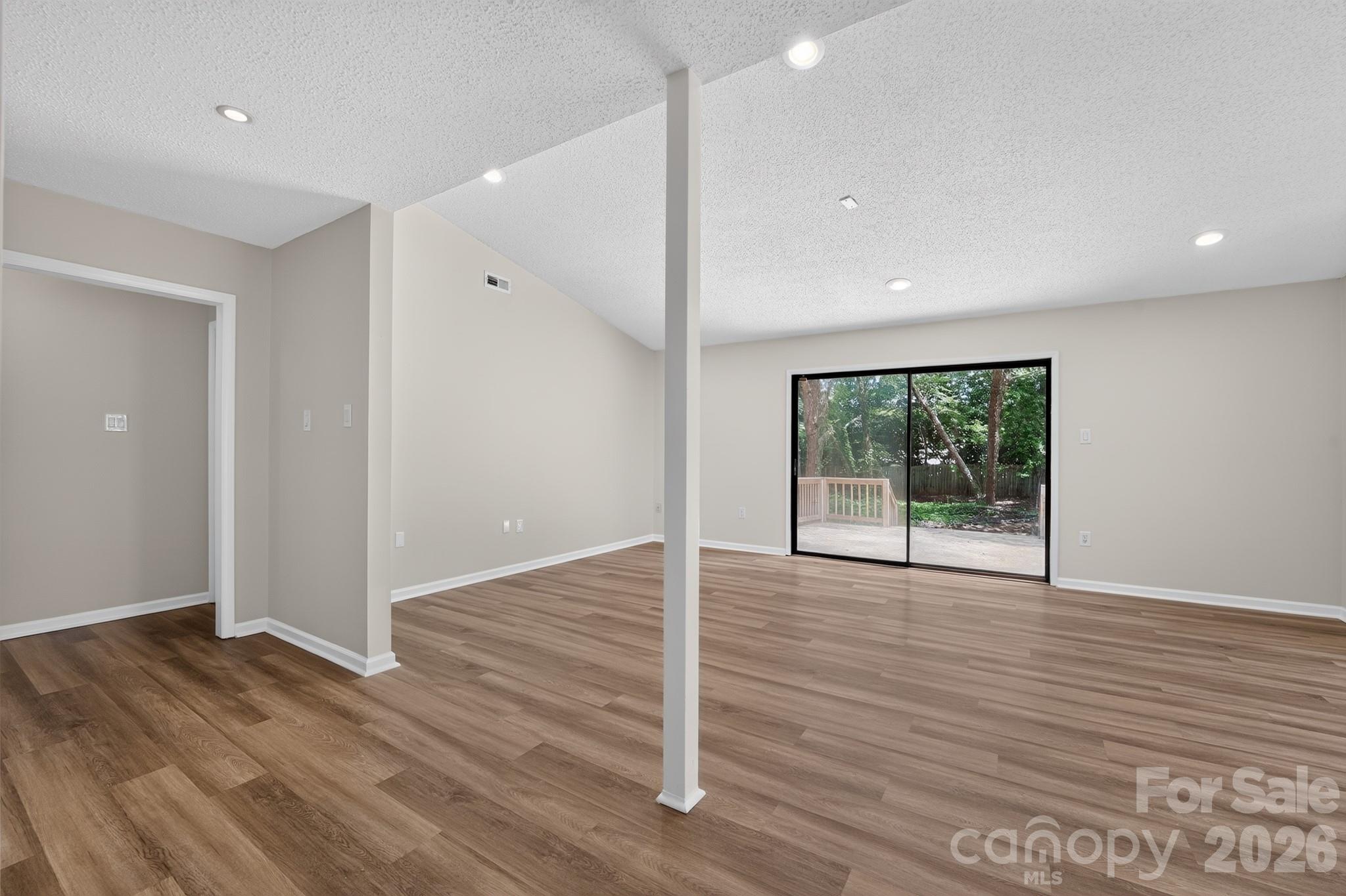 Photo 6 of 7812 Surreywood Place, Charlotte, NC