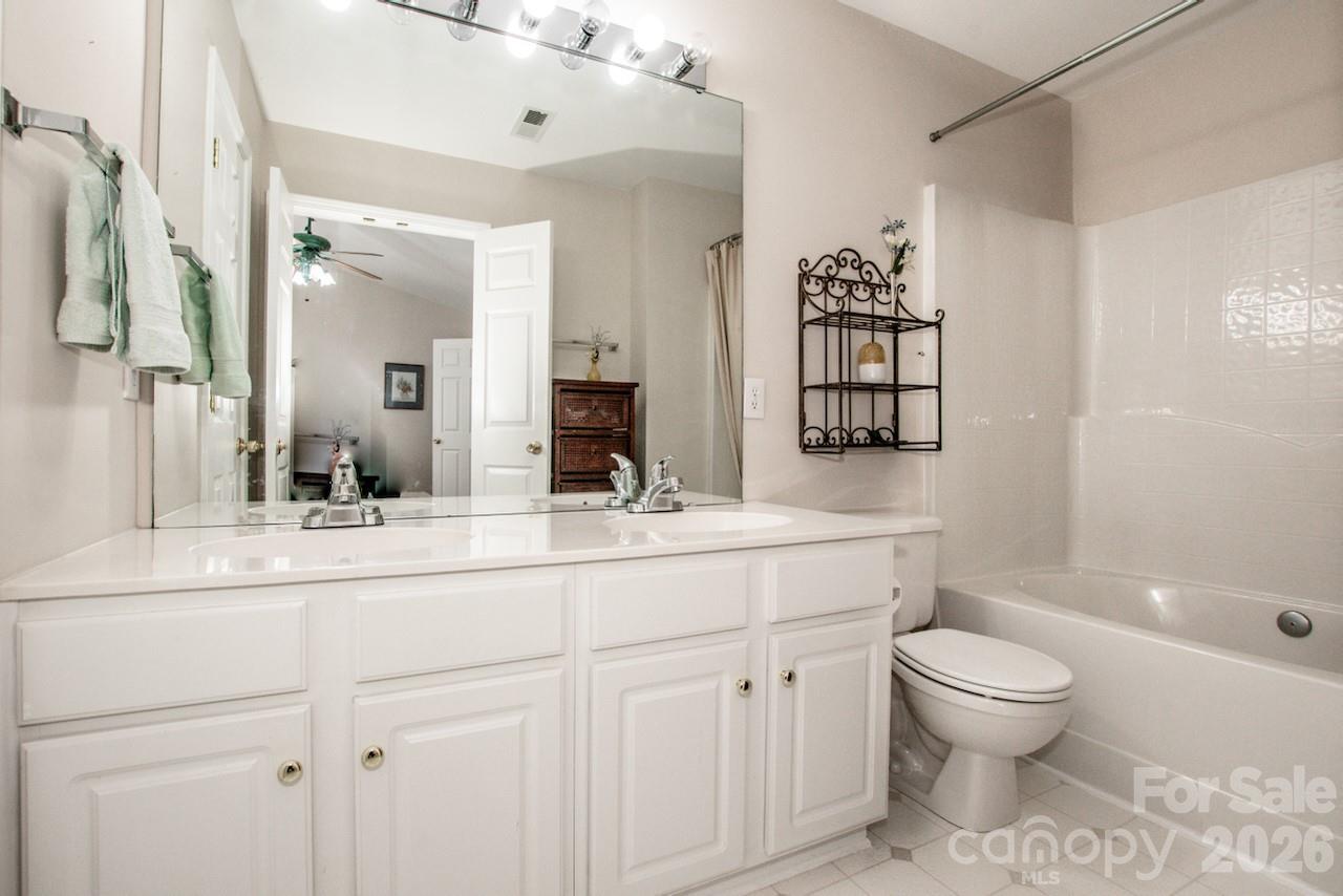 Photo 10 of 3233 Mannington Drive, Charlotte, NC