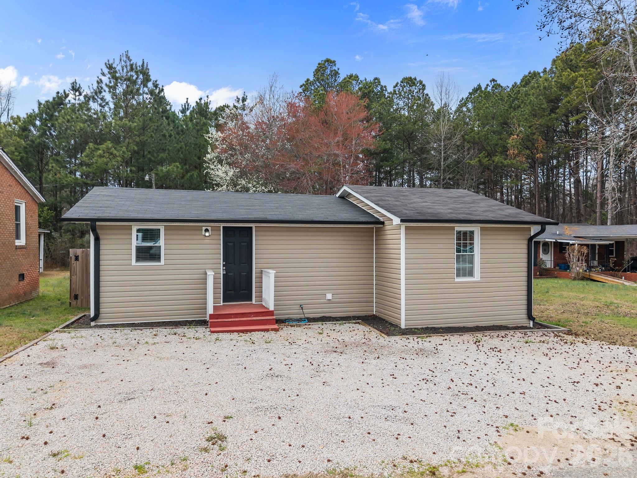 Photo 2 of 319 N Arnold Street, Pageland, SC