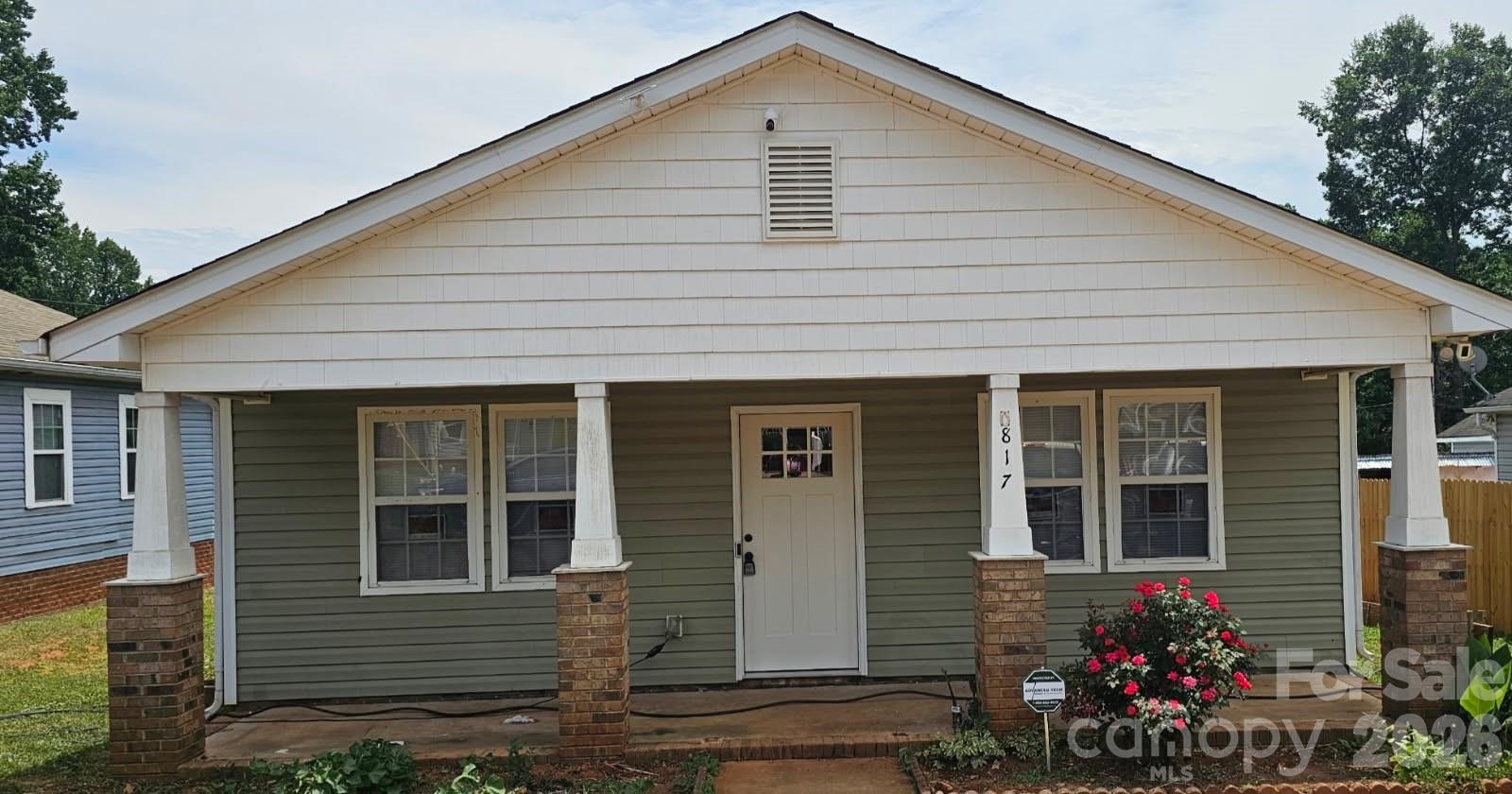Home for sale at 817 Wainwright Avenue, Charlotte, NC — photo 1 of 1