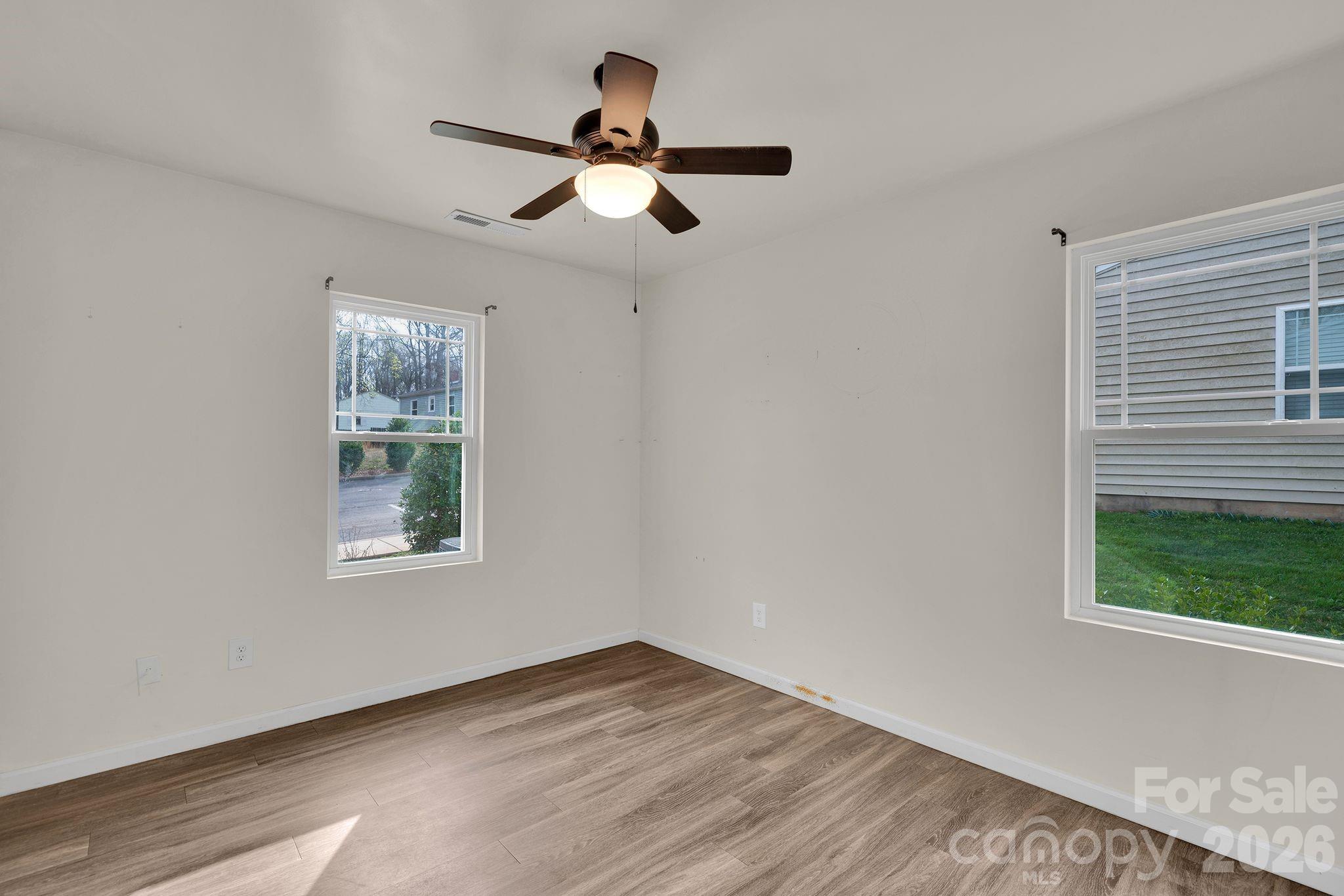 372 E Mills Avenue, Mooresville, NC - photo 7 of 29