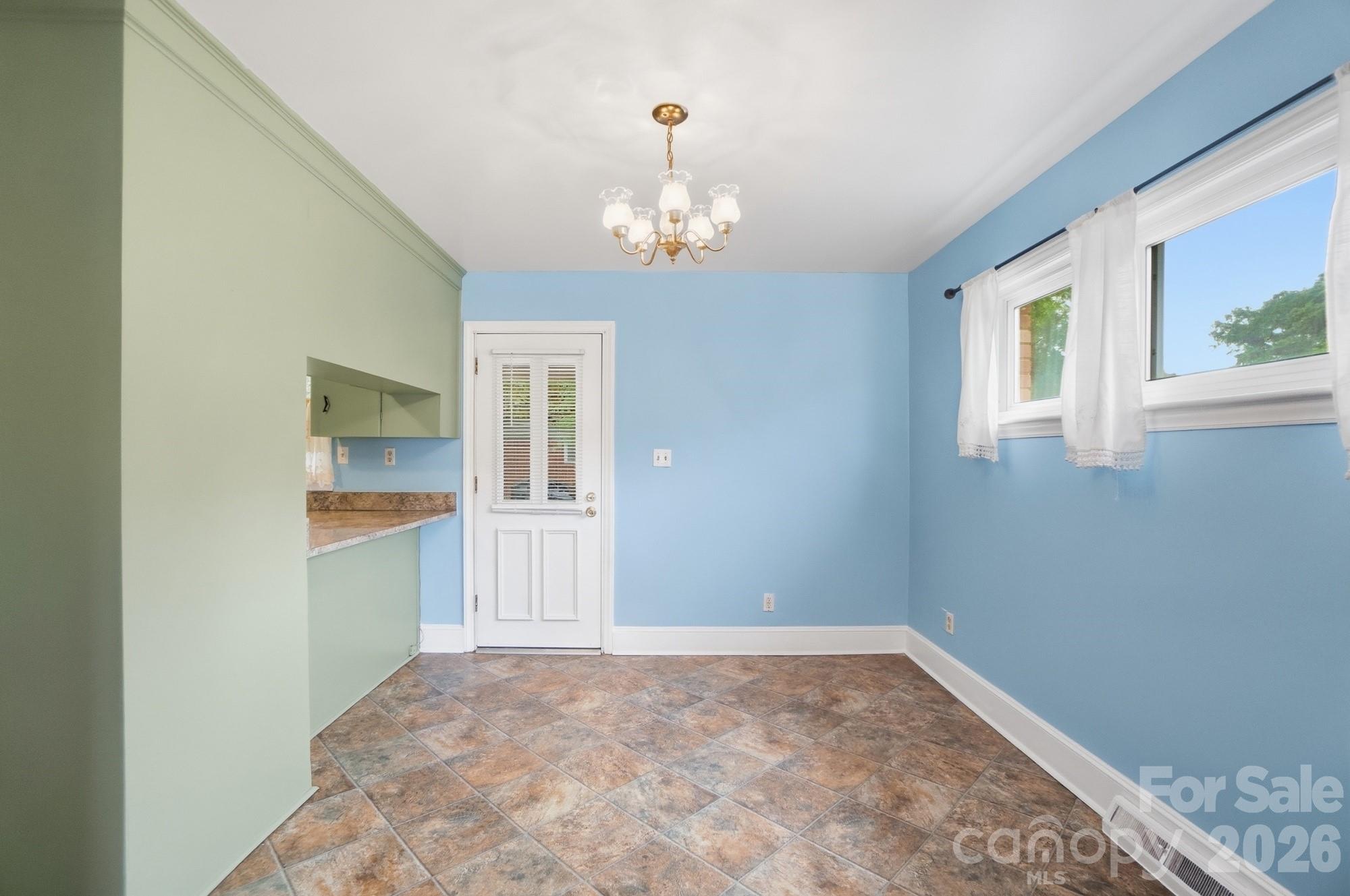 6239 Netherwood Drive, Charlotte, NC - photo 13 of 45