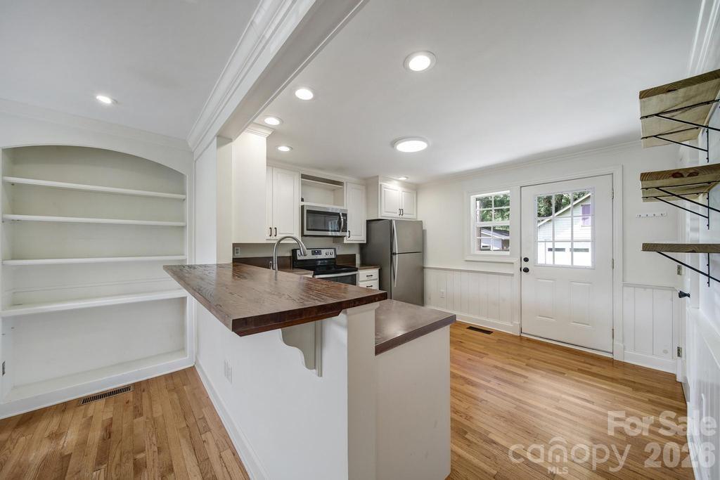 Photo 6 of 2715 Springway Drive, Charlotte, NC