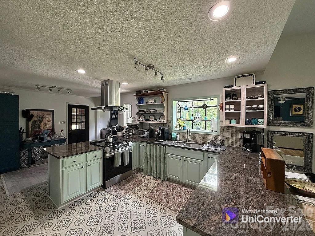 5802 Jolly Roger Court, New Bern, NC - photo 2 of 25