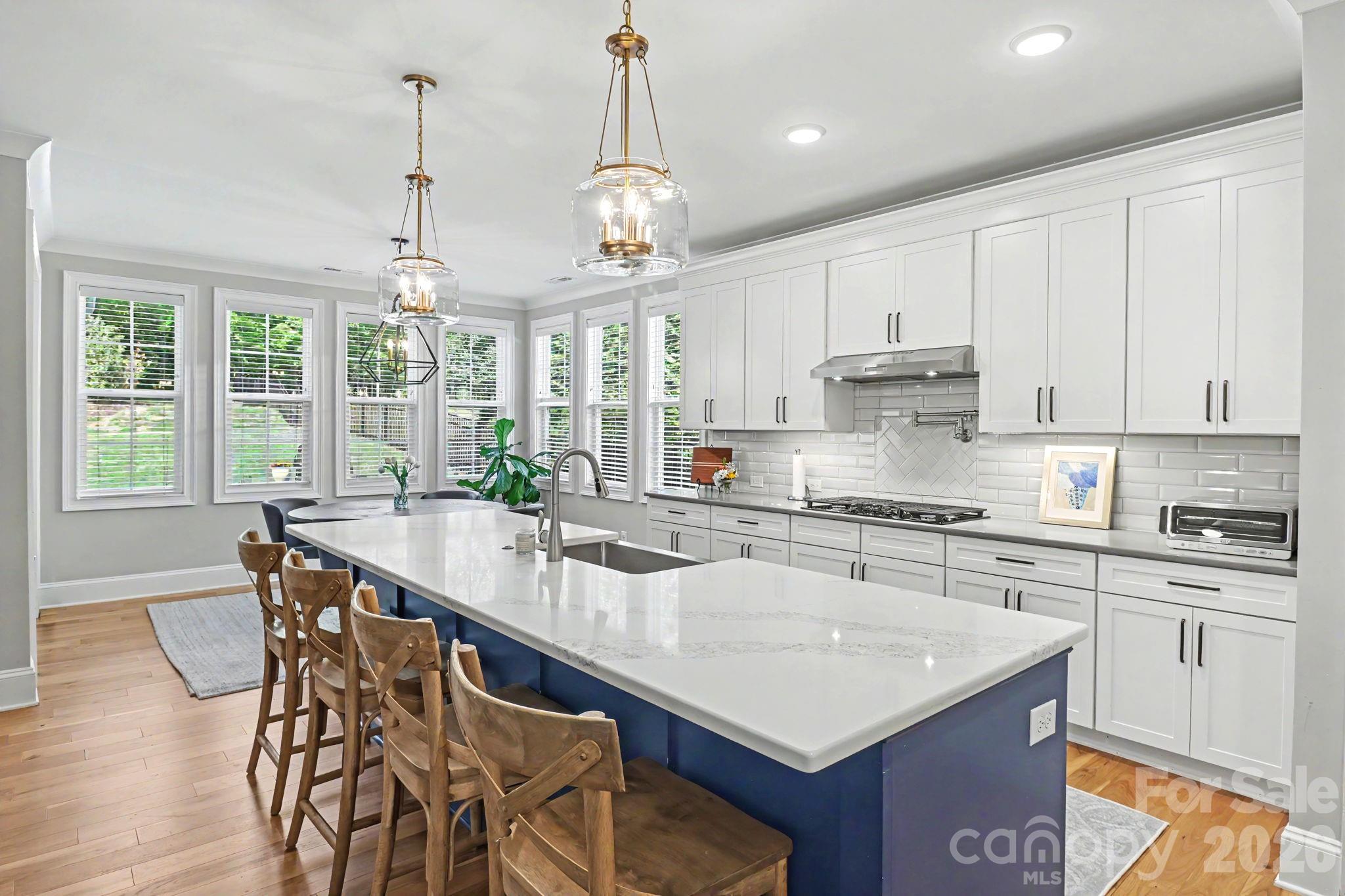 Photo 9 of 7005 Providence Lane W, Charlotte, NC
