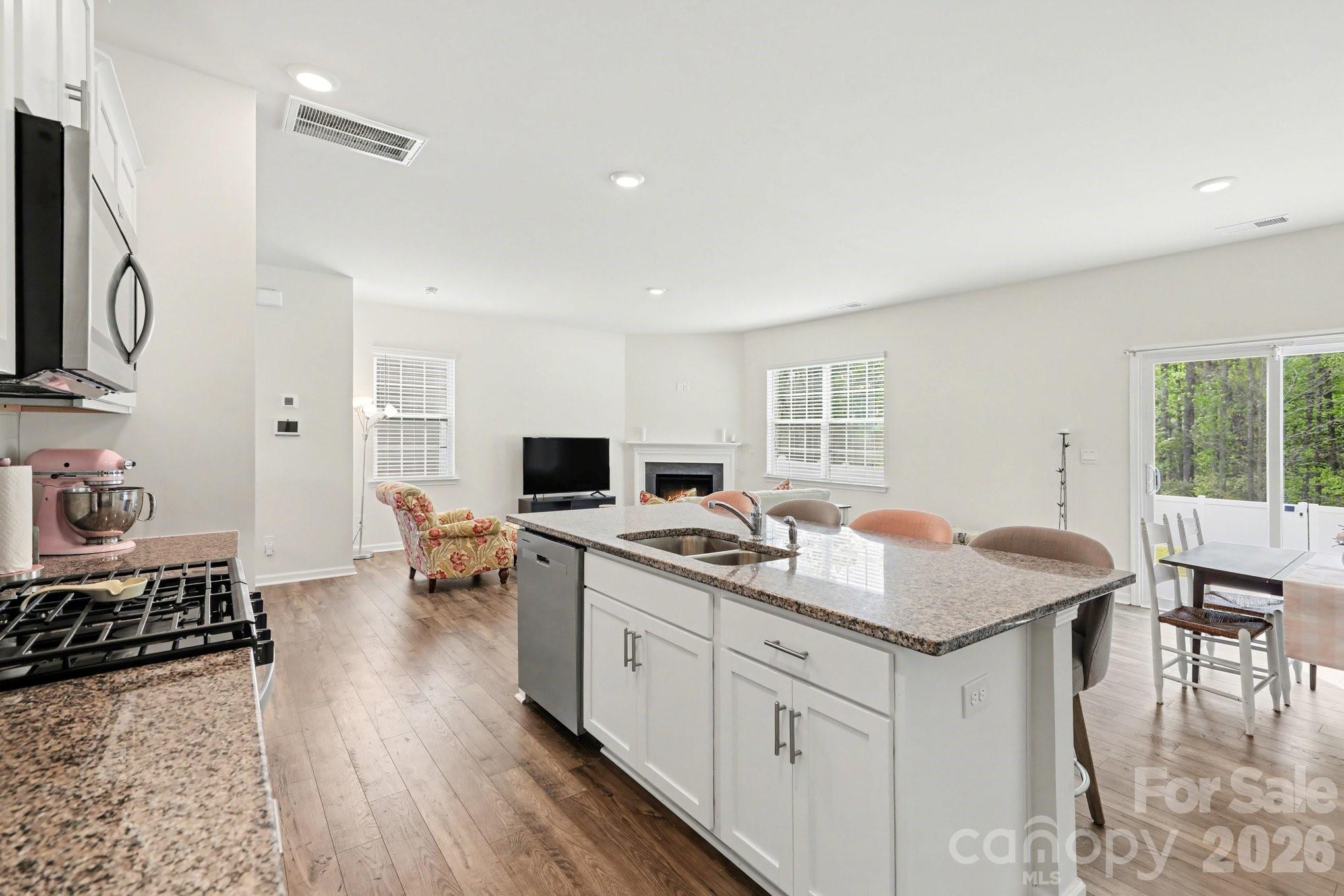 Photo 8 of 8133 Clairwood Drive, Charlotte, NC