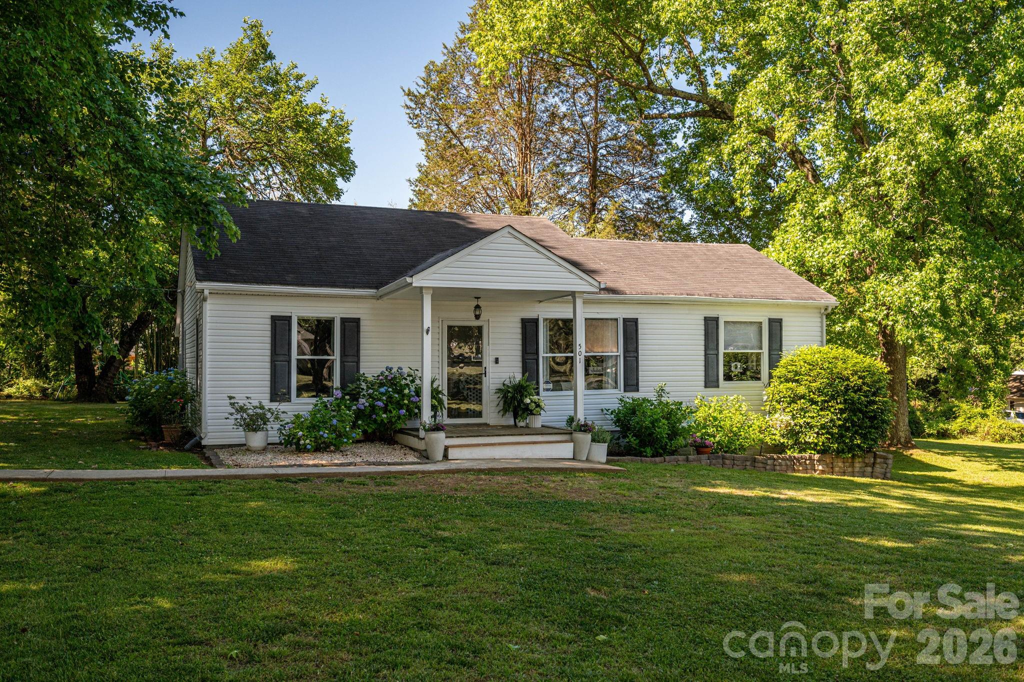 Photo 2 of 501 S 6th Street, Bessemer City, NC