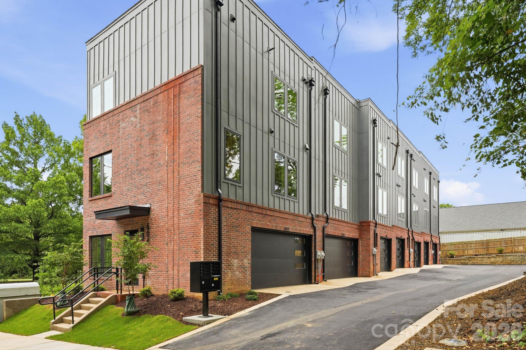 Home for sale at 604 E 16th Street, Charlotte, NC — photo 1 of 37