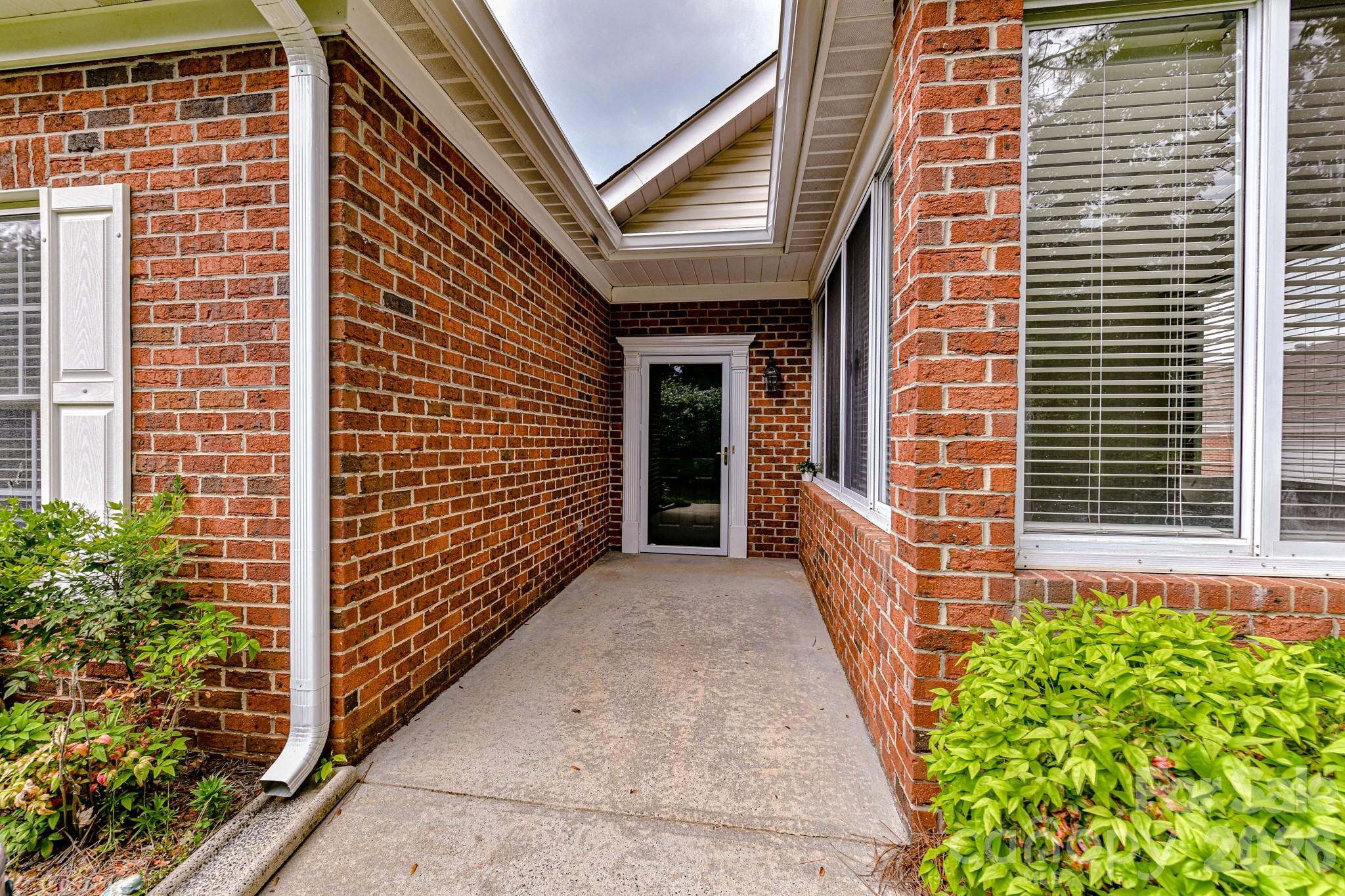 Photo 3 of 8629 Windsor Ridge Drive, Charlotte, NC