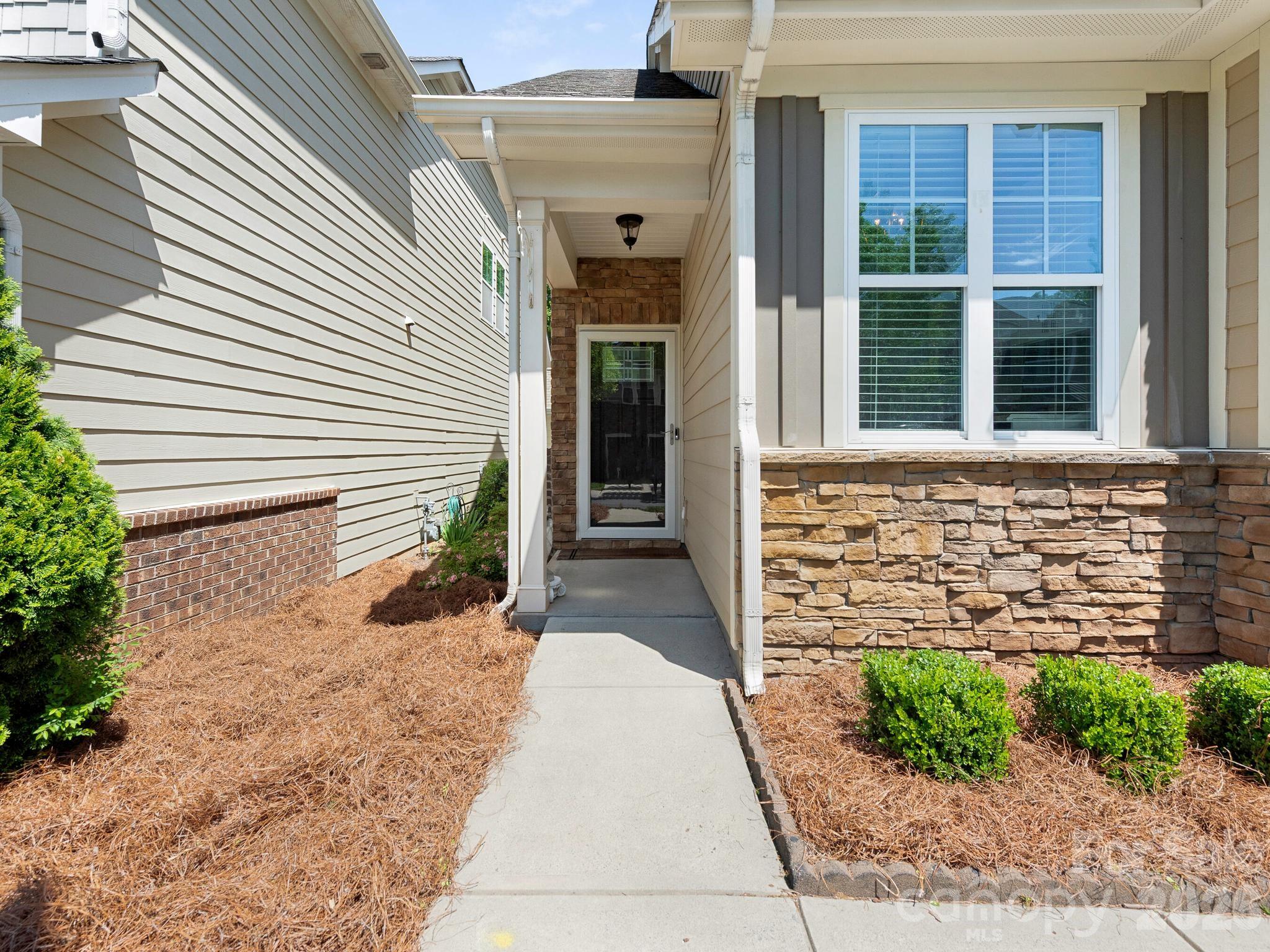 Photo 2 of 6025 Glenmore Garden Drive, Charlotte, NC