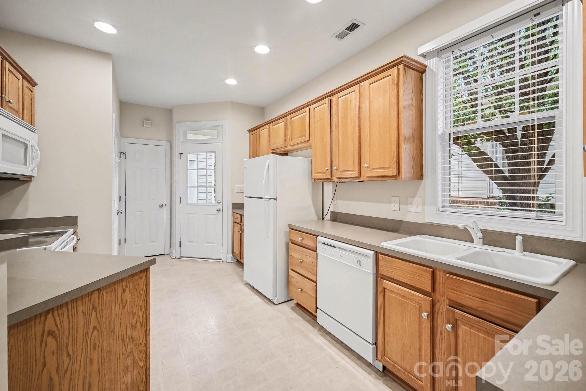2065 Gable Way Lane, Matthews, NC - photo 14 of 35