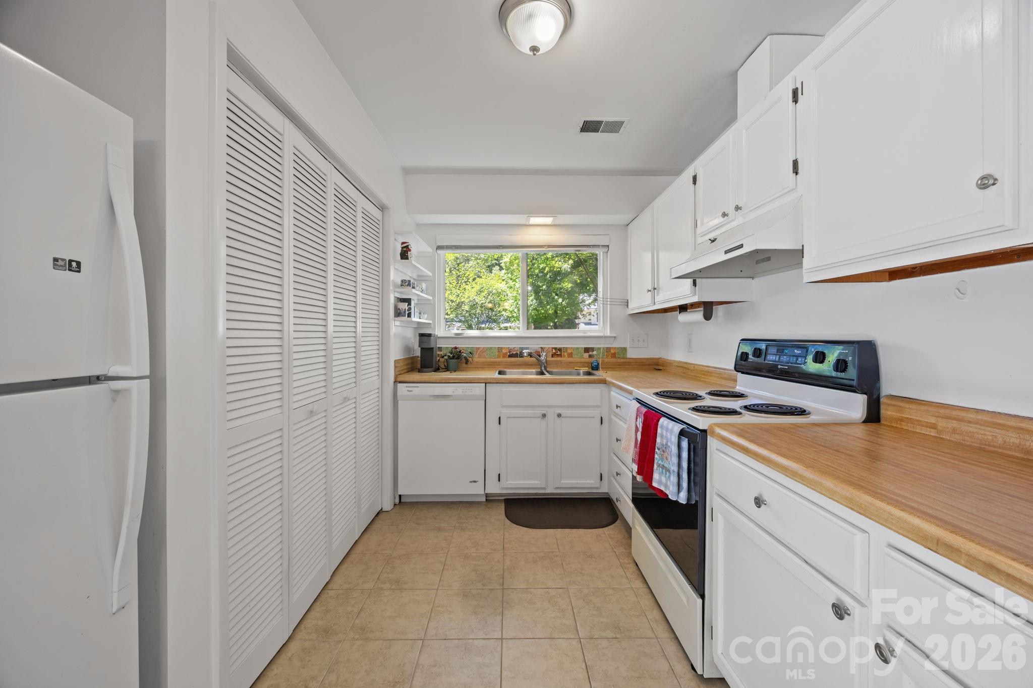 Photo 9 of 1057 Sardis Cove Drive, Charlotte, NC