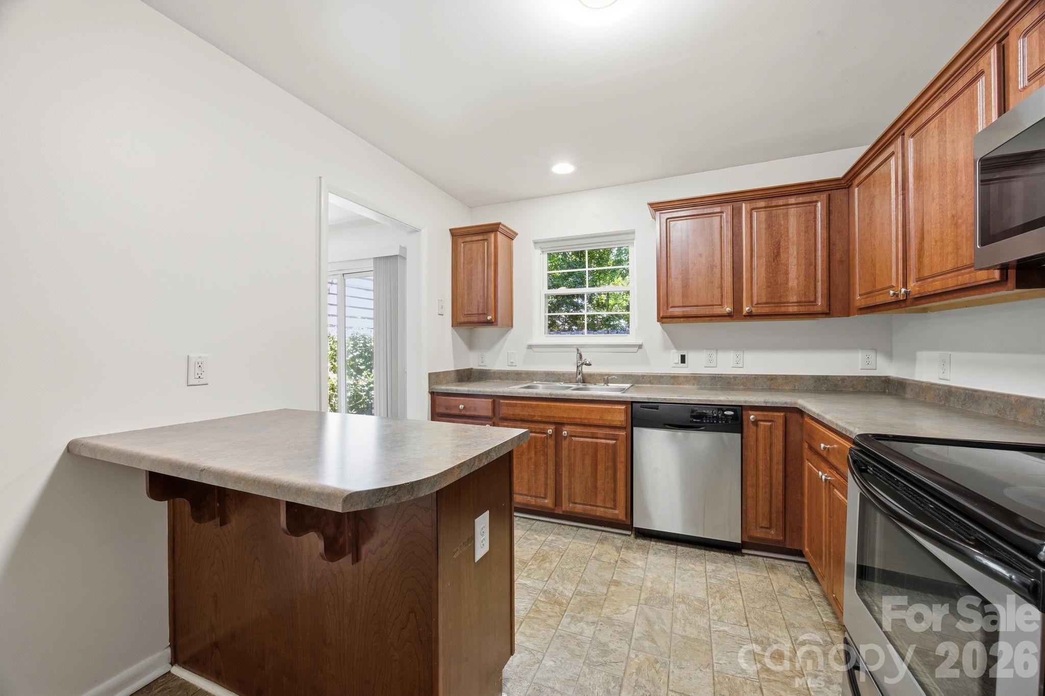 Photo 10 of 3132 Heathstead Place, Charlotte, NC
