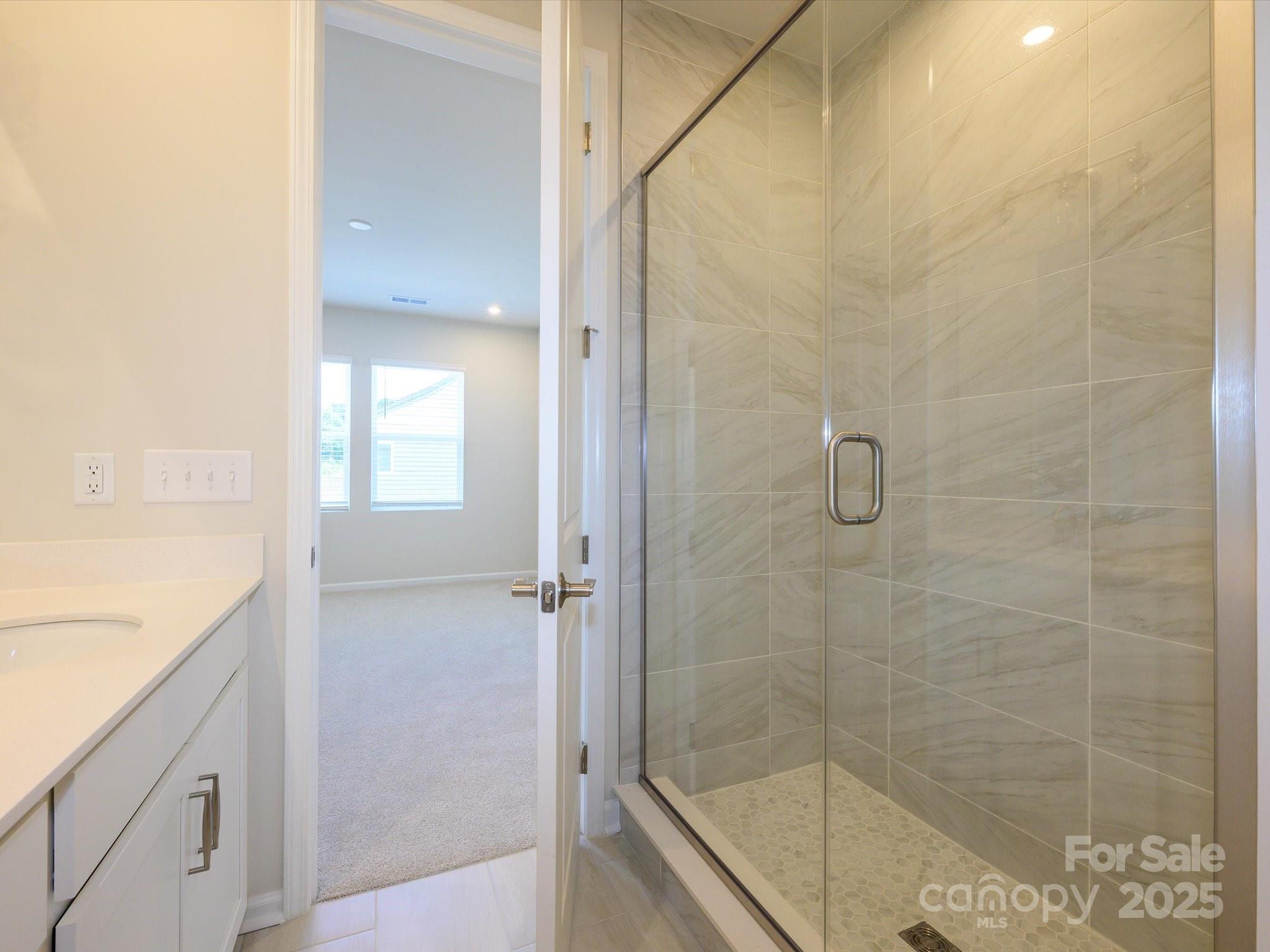 Photo 14 of 5640 Kingspan Drive, Charlotte, NC