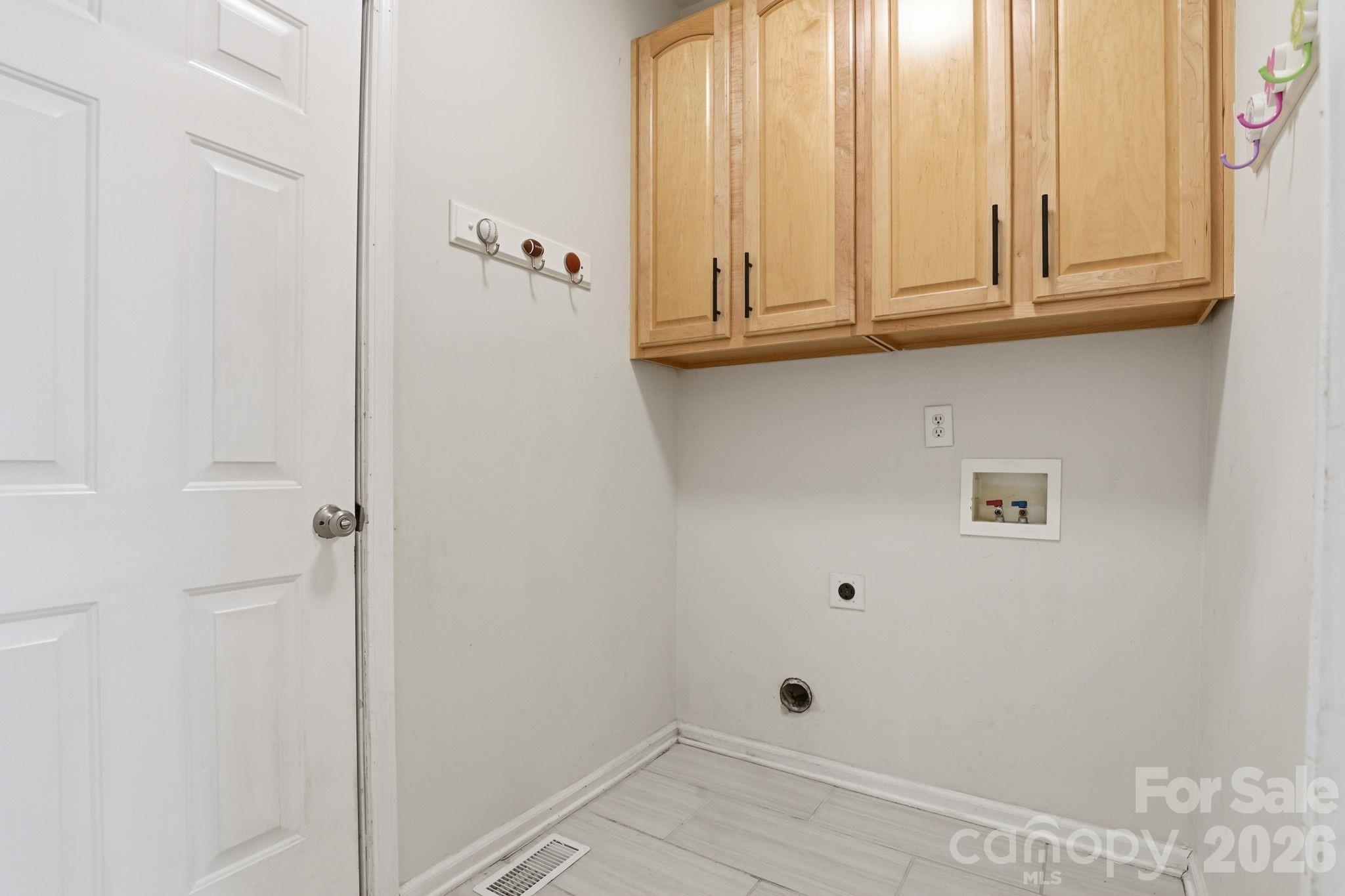 Photo 17 of 3909 Meadow Green Drive, Charlotte, NC