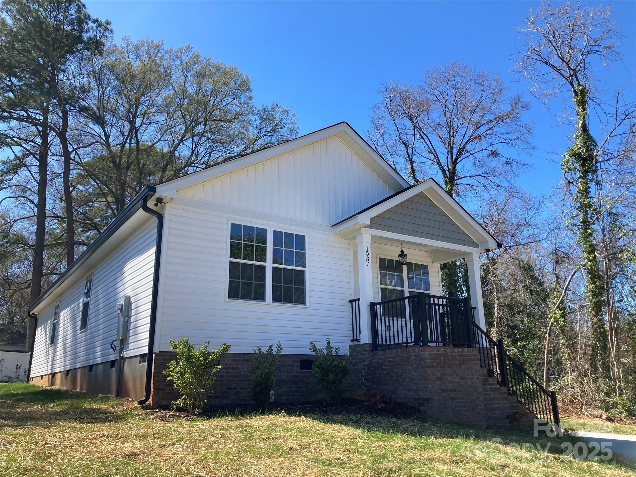Photo 2 of 1537 POSTON Circle, Gastonia, NC