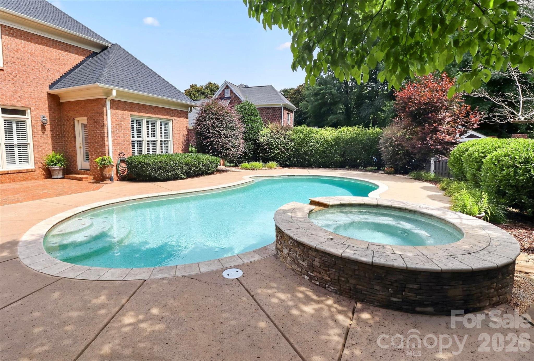 Home for sale at 6907 Meadow Run Lane, Charlotte, NC — photo 6 of 48