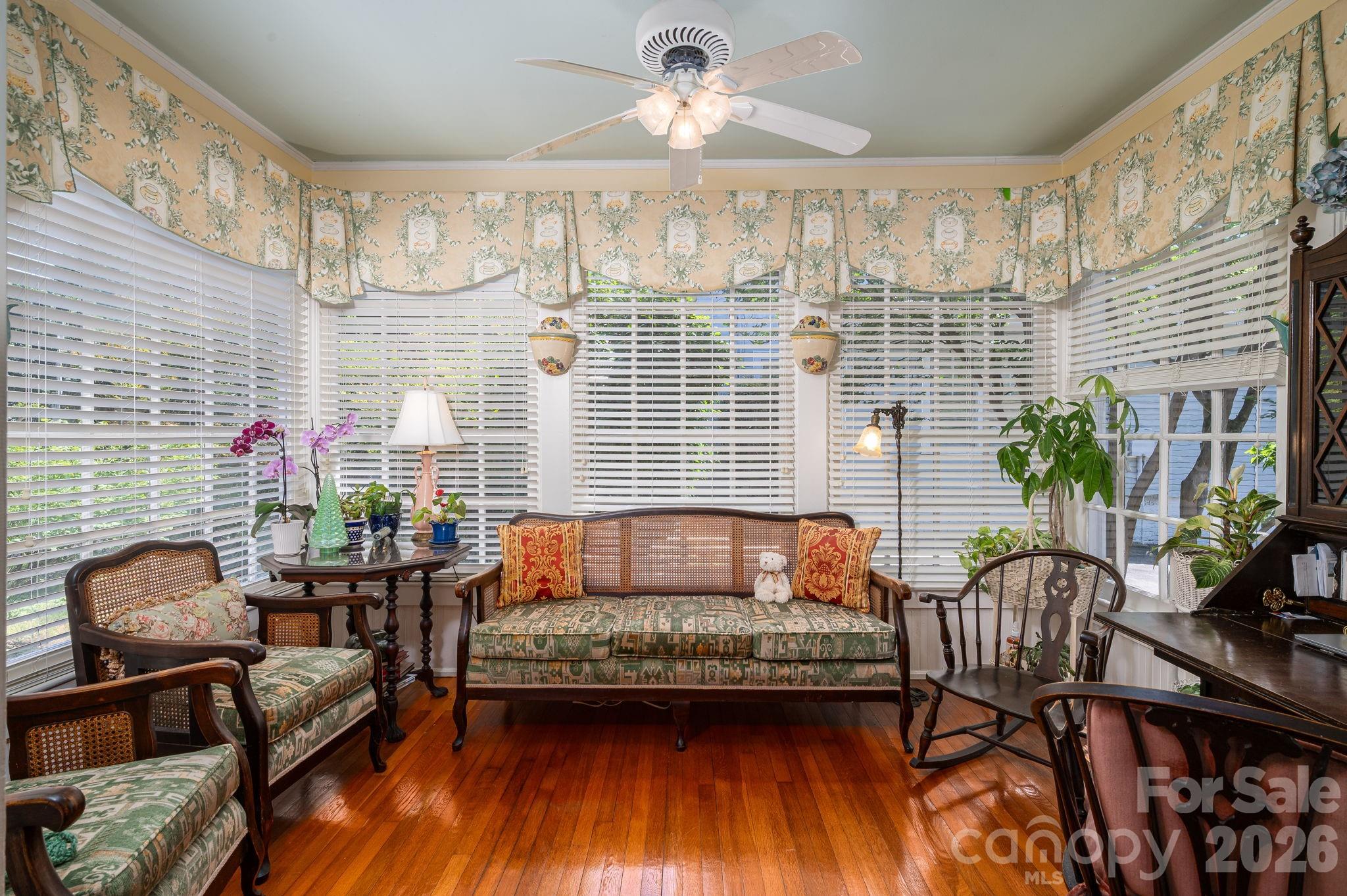 314 S Cedar Street, Lincolnton, NC - photo 4 of 44