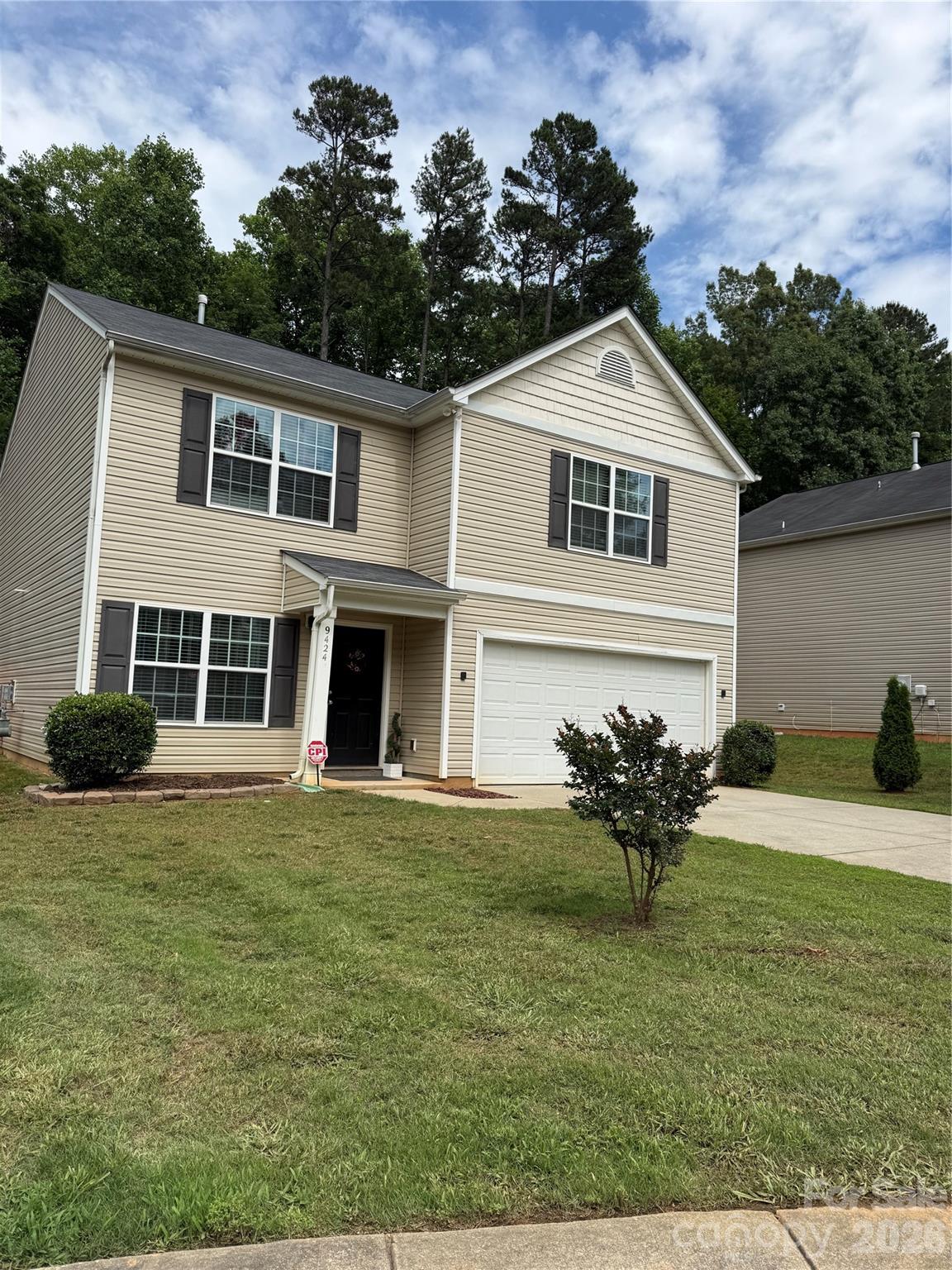 Home for sale at 9424 Quilting Bee Lane, Charlotte, NC — photo 2 of 8