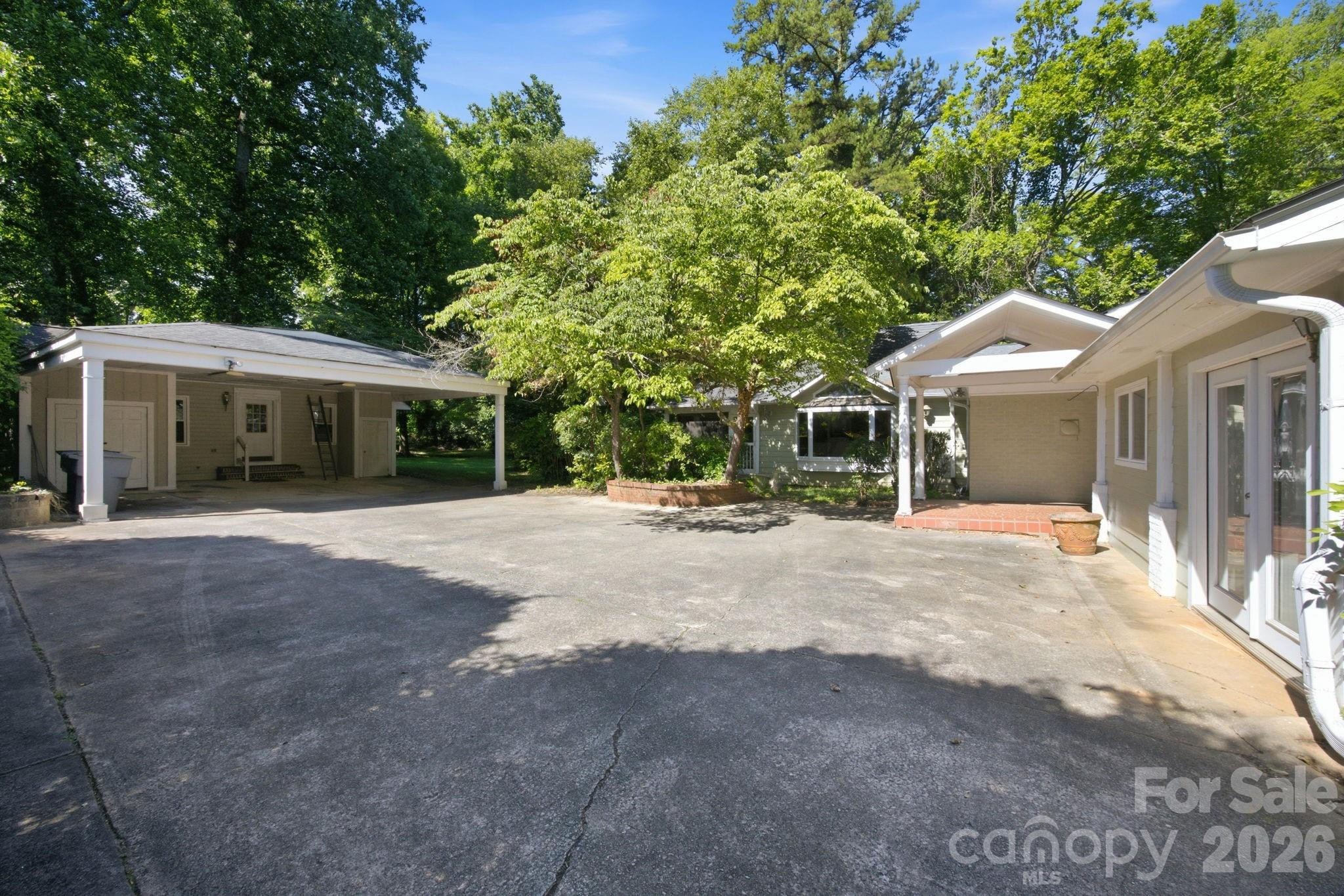 Photo 6 of 827 Jefferson Drive, Charlotte, NC